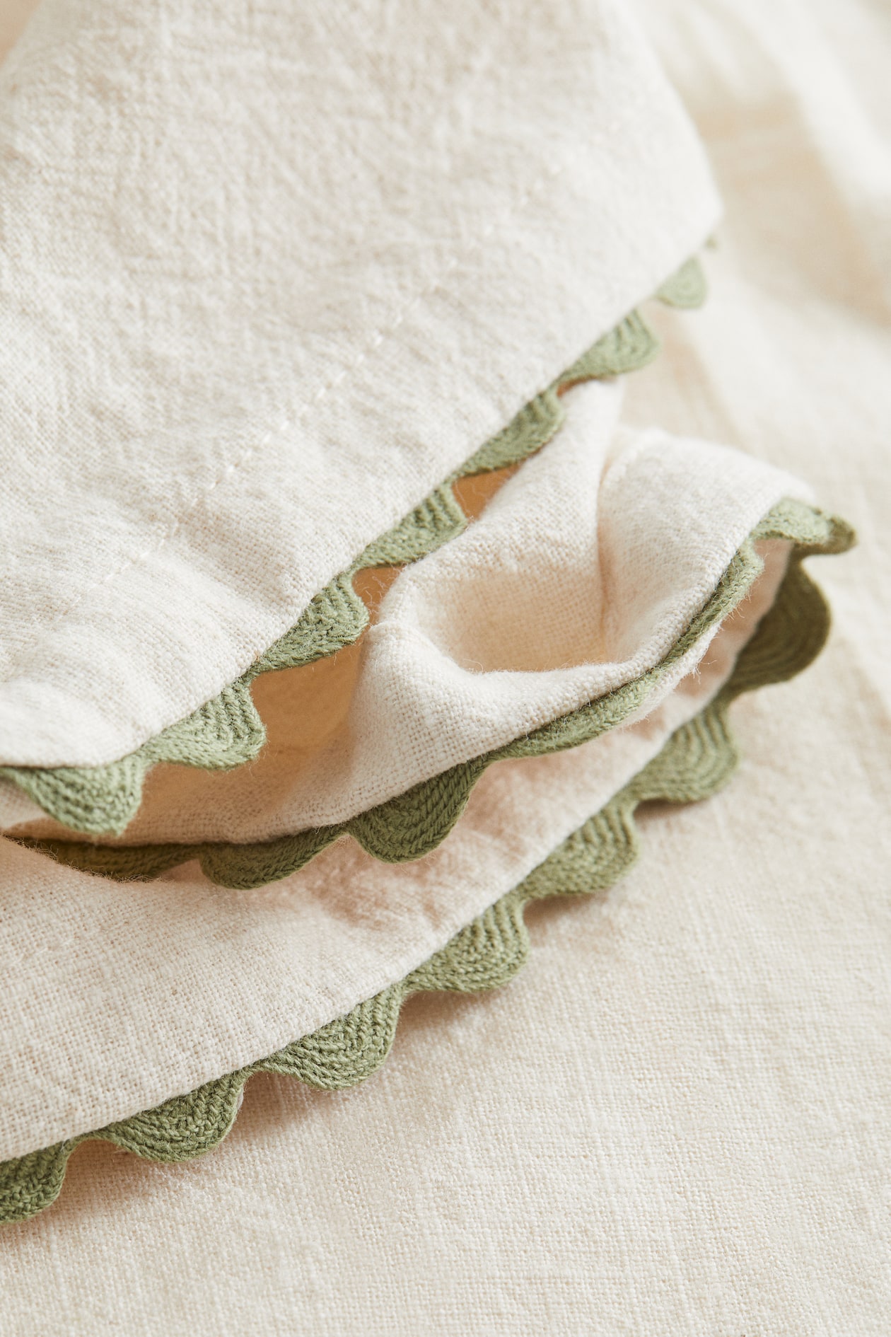 2-Pack Scalloped-Edge Napkins - Green/beige - Home All | H&M US