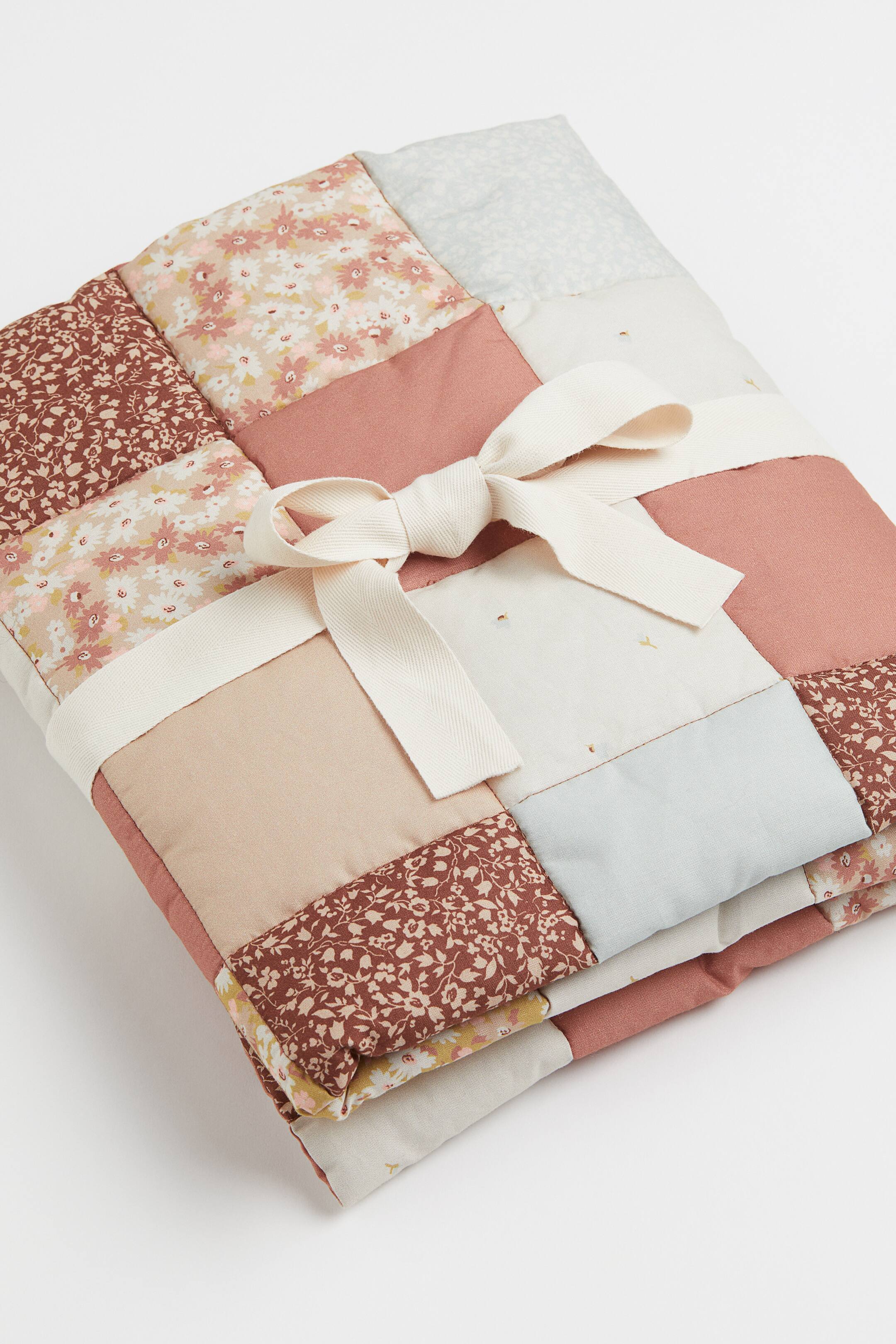 Cotton baby mat - Dark beige-pink/Floral - Kids | H&M IE