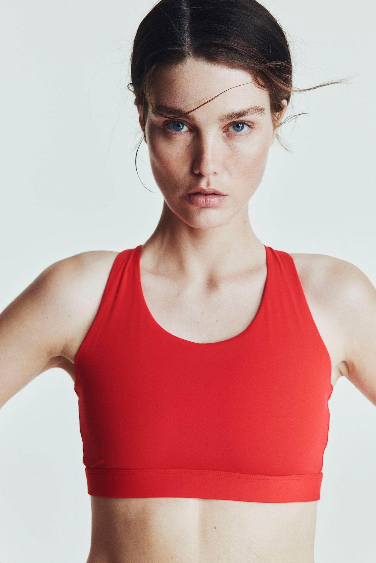Medium Support Sports bra with DryMove™ - Red - Ladies | H&M MY