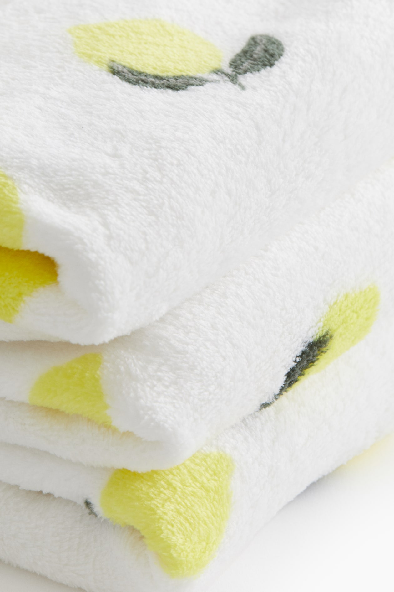 Light beige/lemons Patterned Fleece Blanket at H&M Home | H&M US