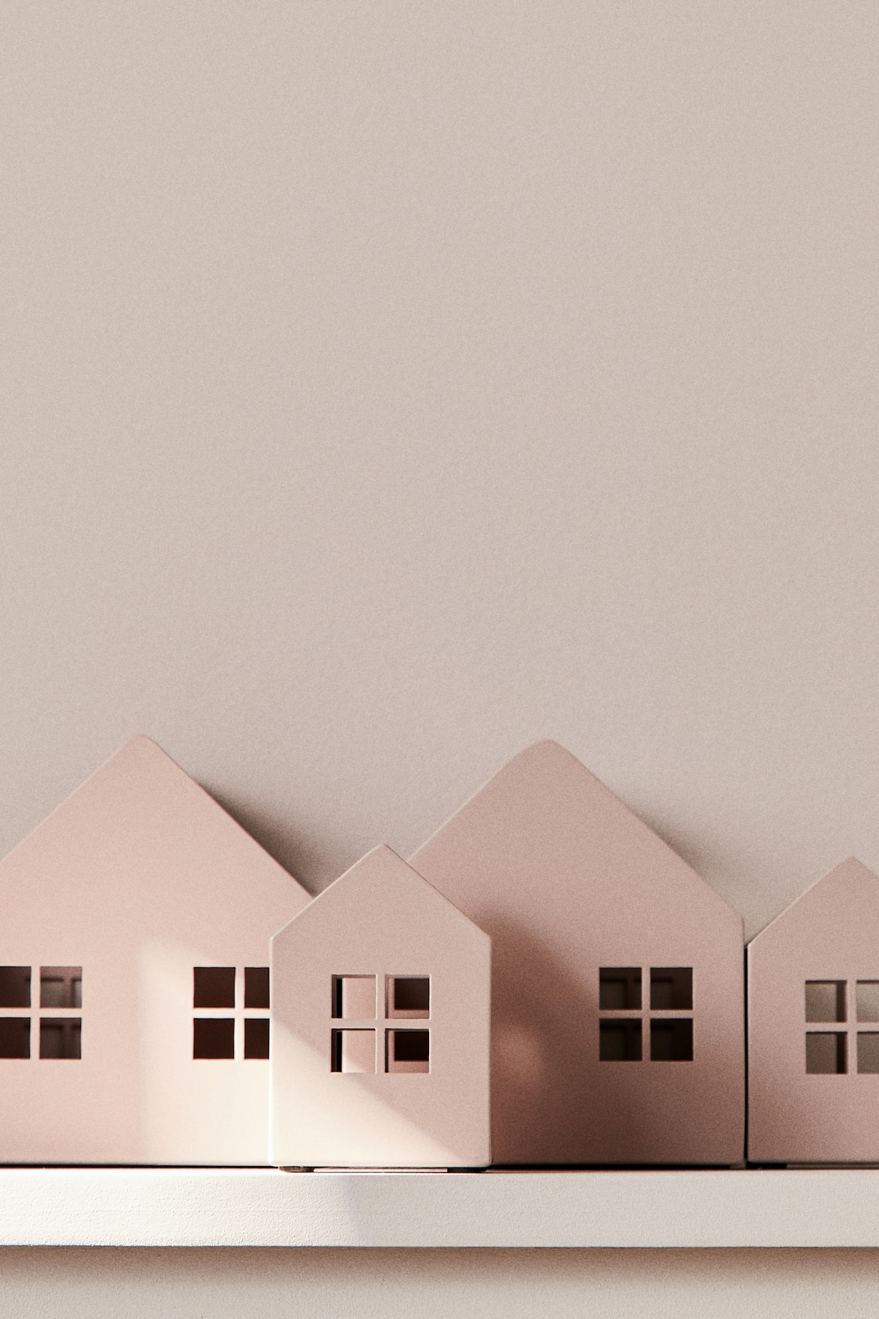 Dusty pink House-shaped Pencil Holder at H&M Home | H&M CA