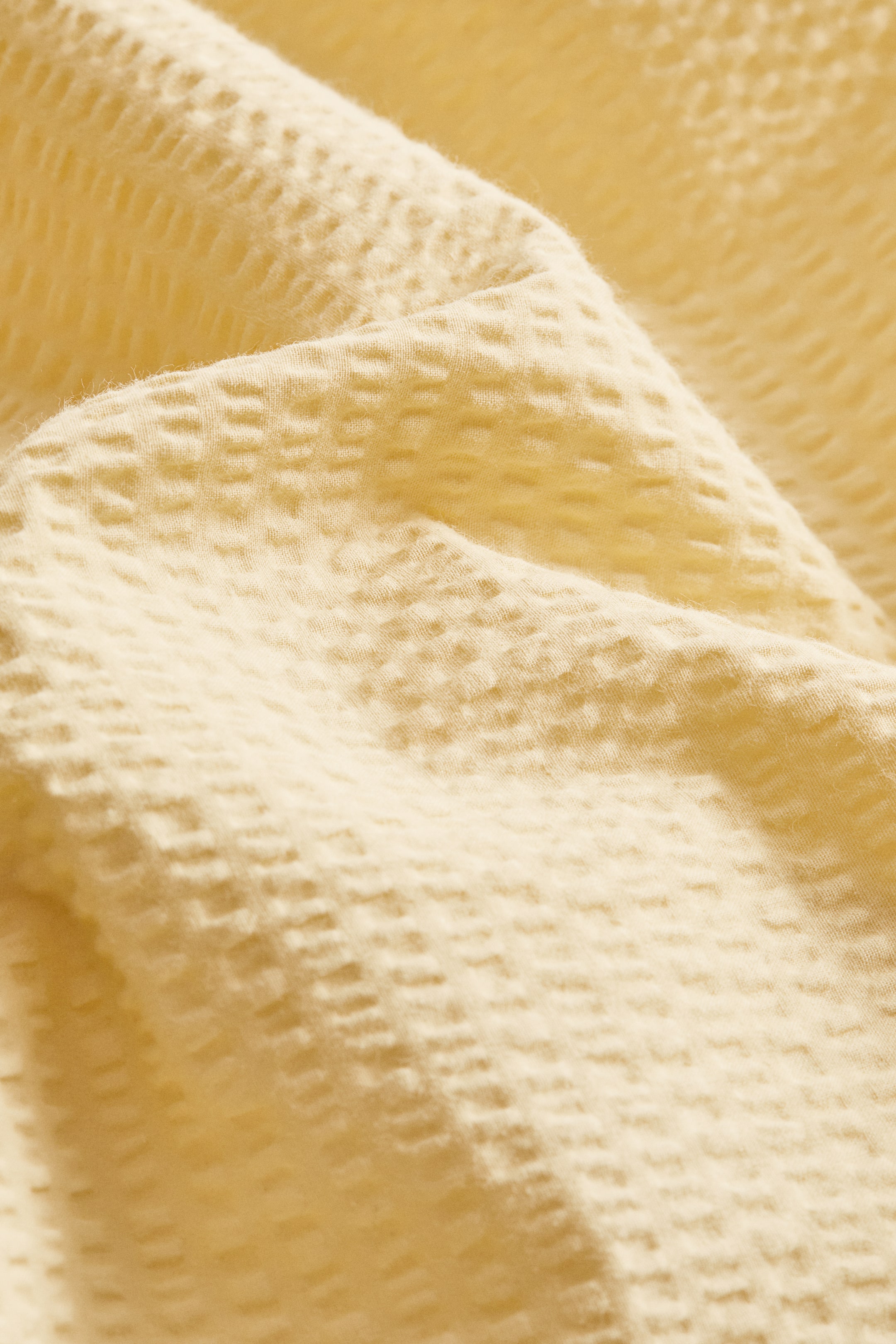 Light yellow Seersucker pillowcase at H&M Home | H&M IE