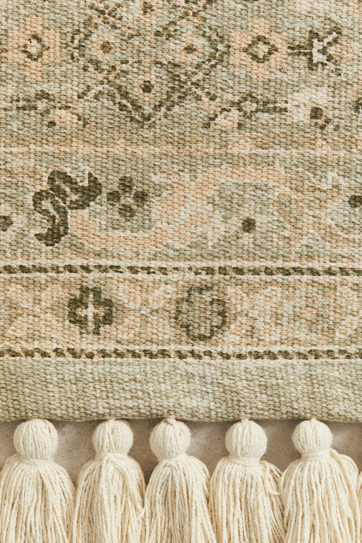 Patterned Rug with Fringe - Light dusty green/patterned - Home All | H&M US