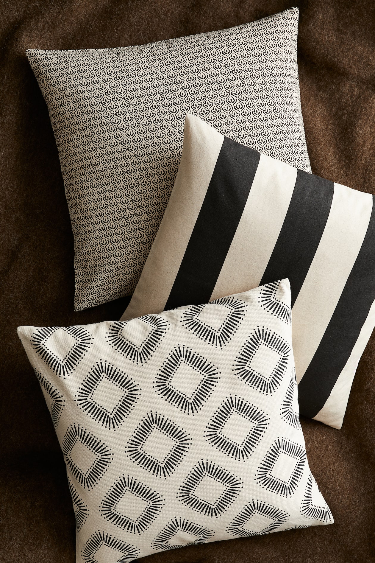 Patterned cushion cover - White/Dark grey - Home All | H&M IN