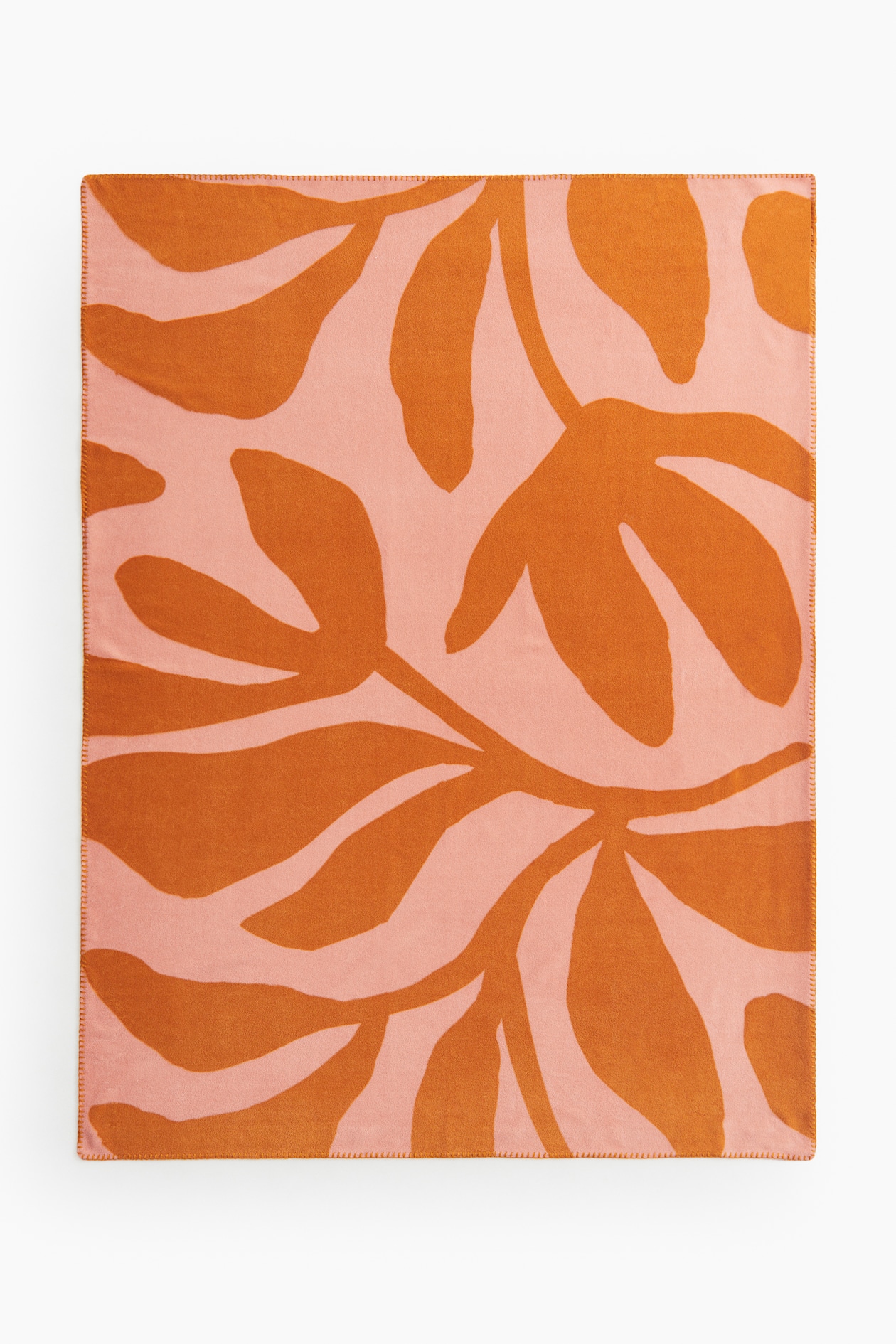 Pink/patterned Patterned Fleece Throw at H&M Home | H&M US