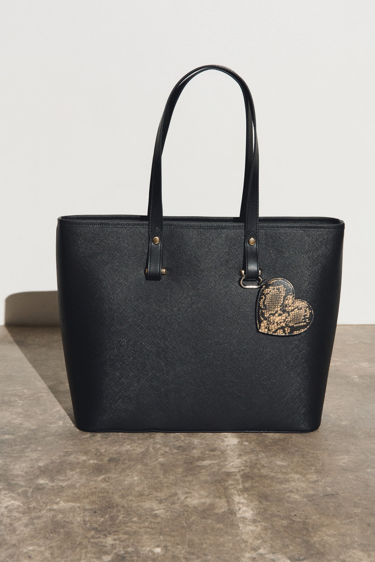 Heart-shaped comb bag charm - Beige/Snakeskin pattern - Ladies | H&M GB