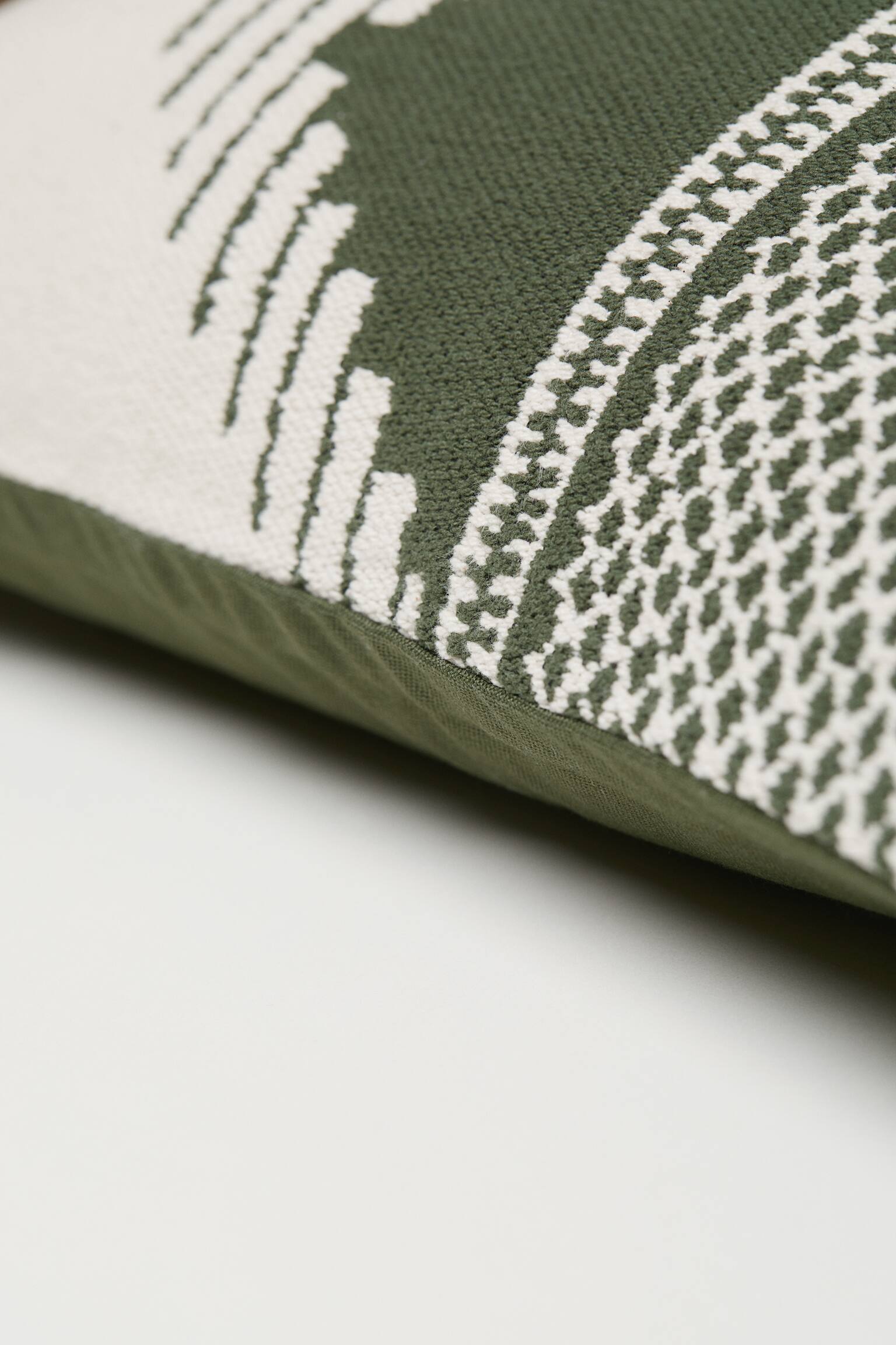 Patterned cushion cover - Green/Patterned - Home All | H&M GB