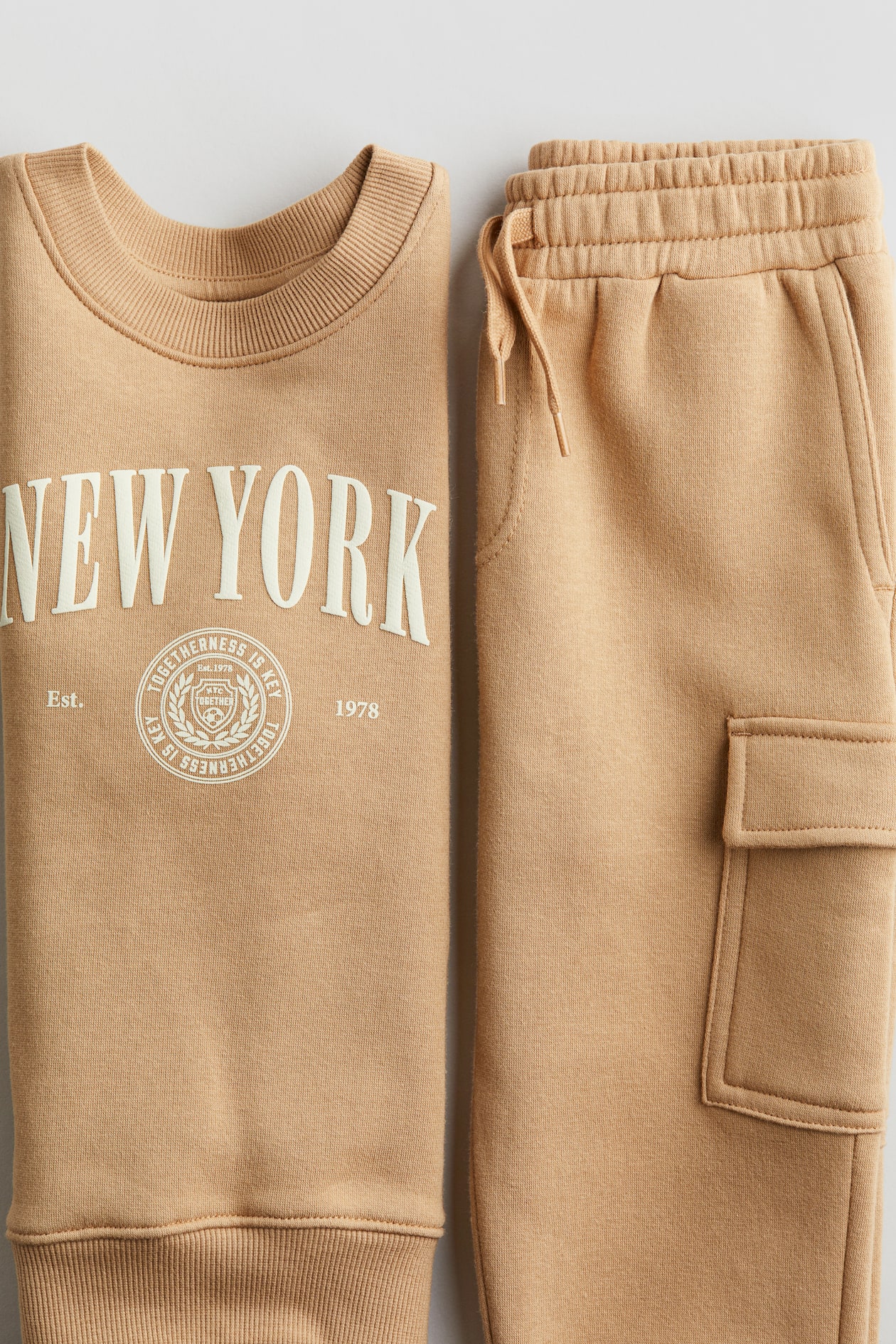 Beige/New York 2-piece Sweat Set for kids | H&M AU