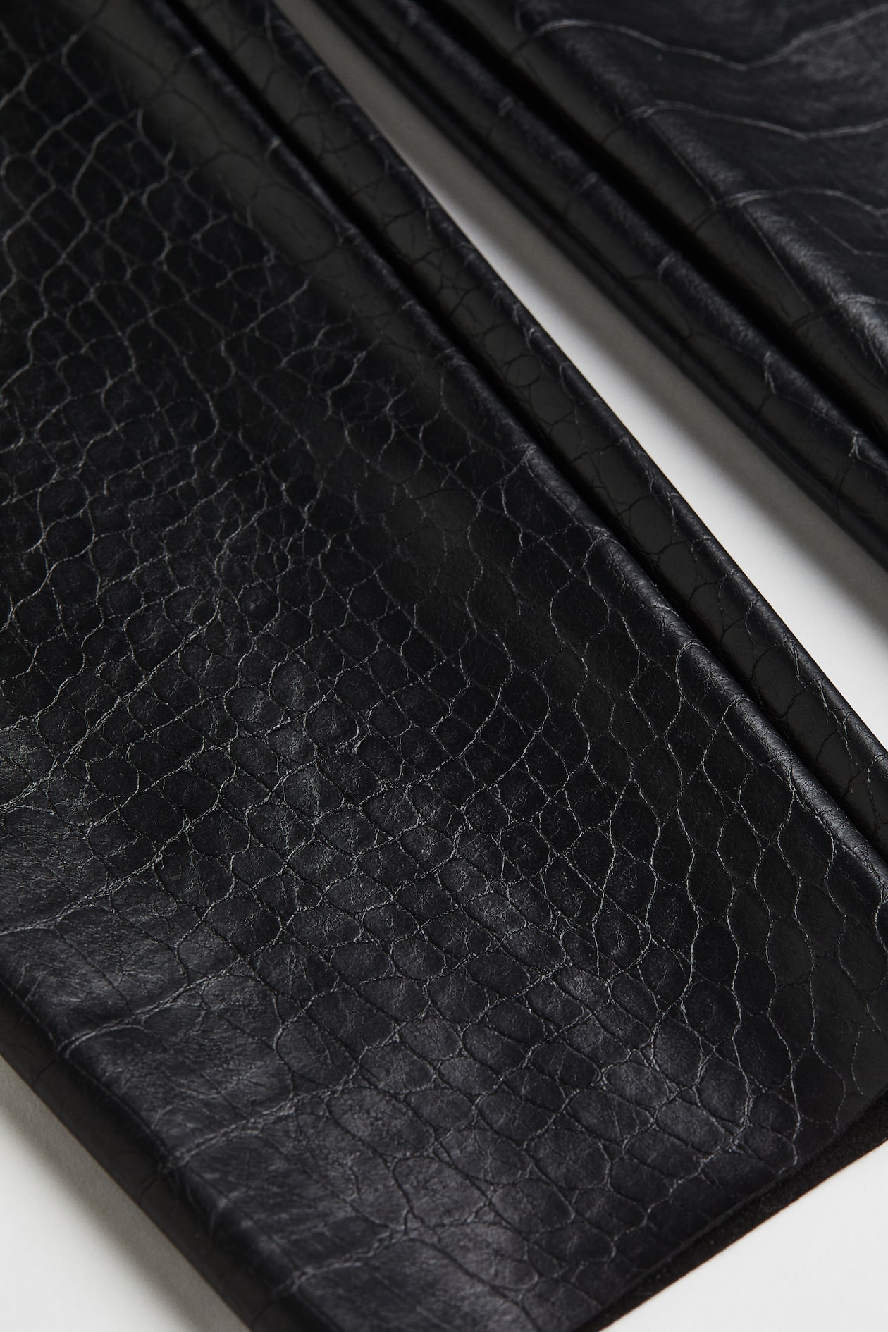 Legging en tissu enduit - Noir/motif croco - FEMME | H&M FR