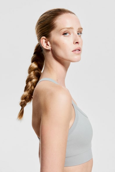 Seamless Medium-Support Sports Bra with DryMove™ - Beige - Ladies | H&M US