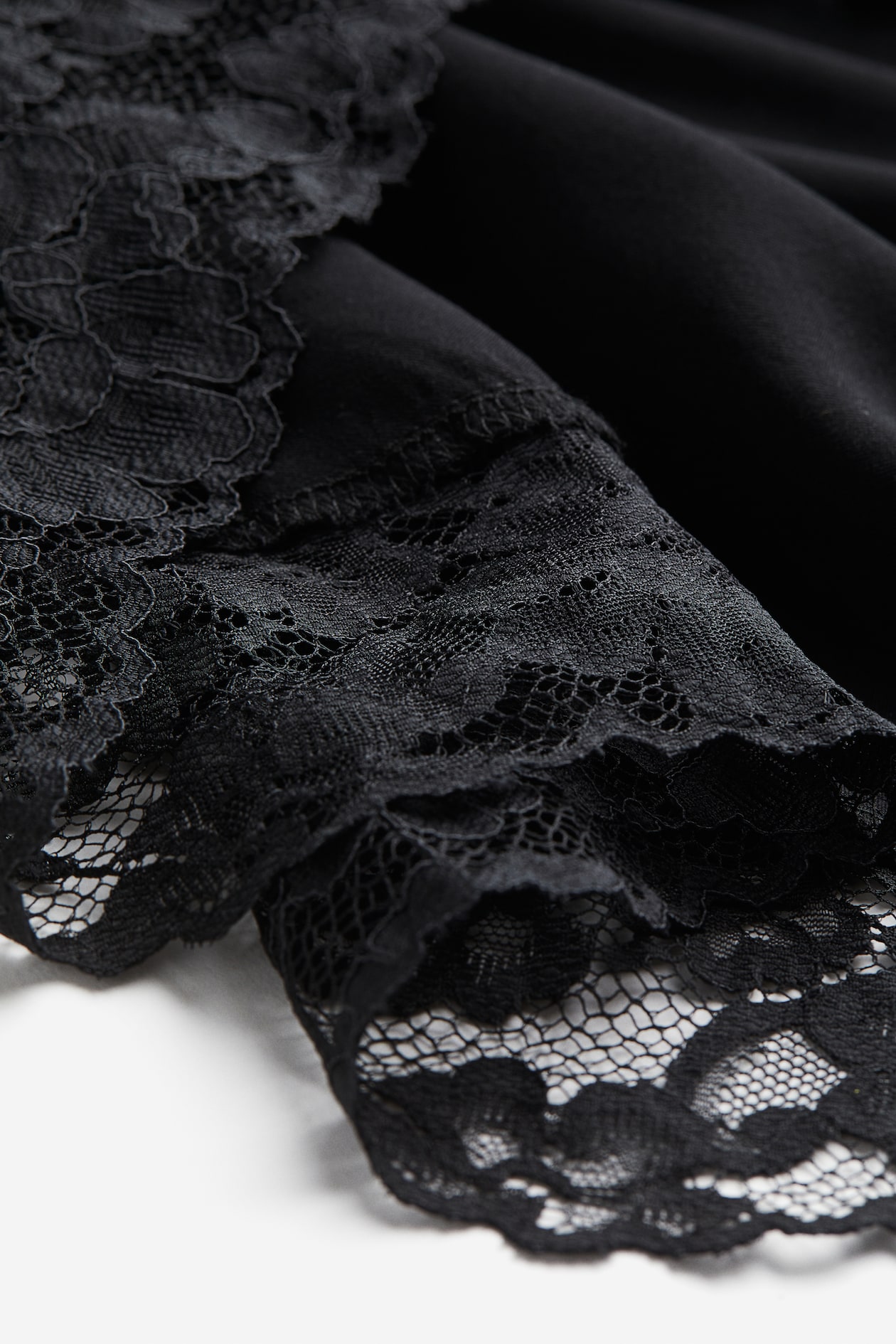 Women's Black Lace-trimmed satin dress | H&M GB