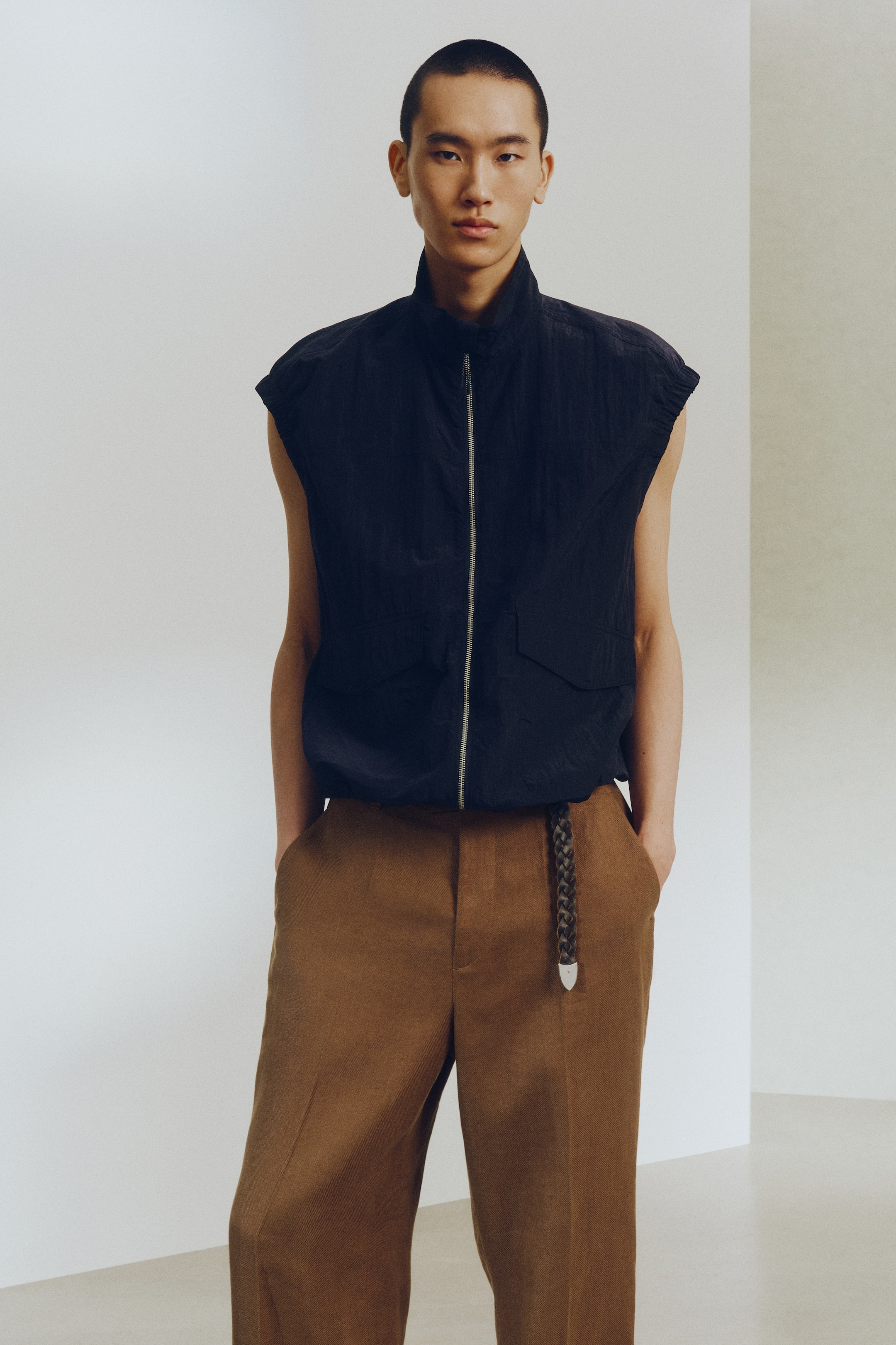 Pantaloni in lino Loose Fit - Marrone - UOMO | H&M IT