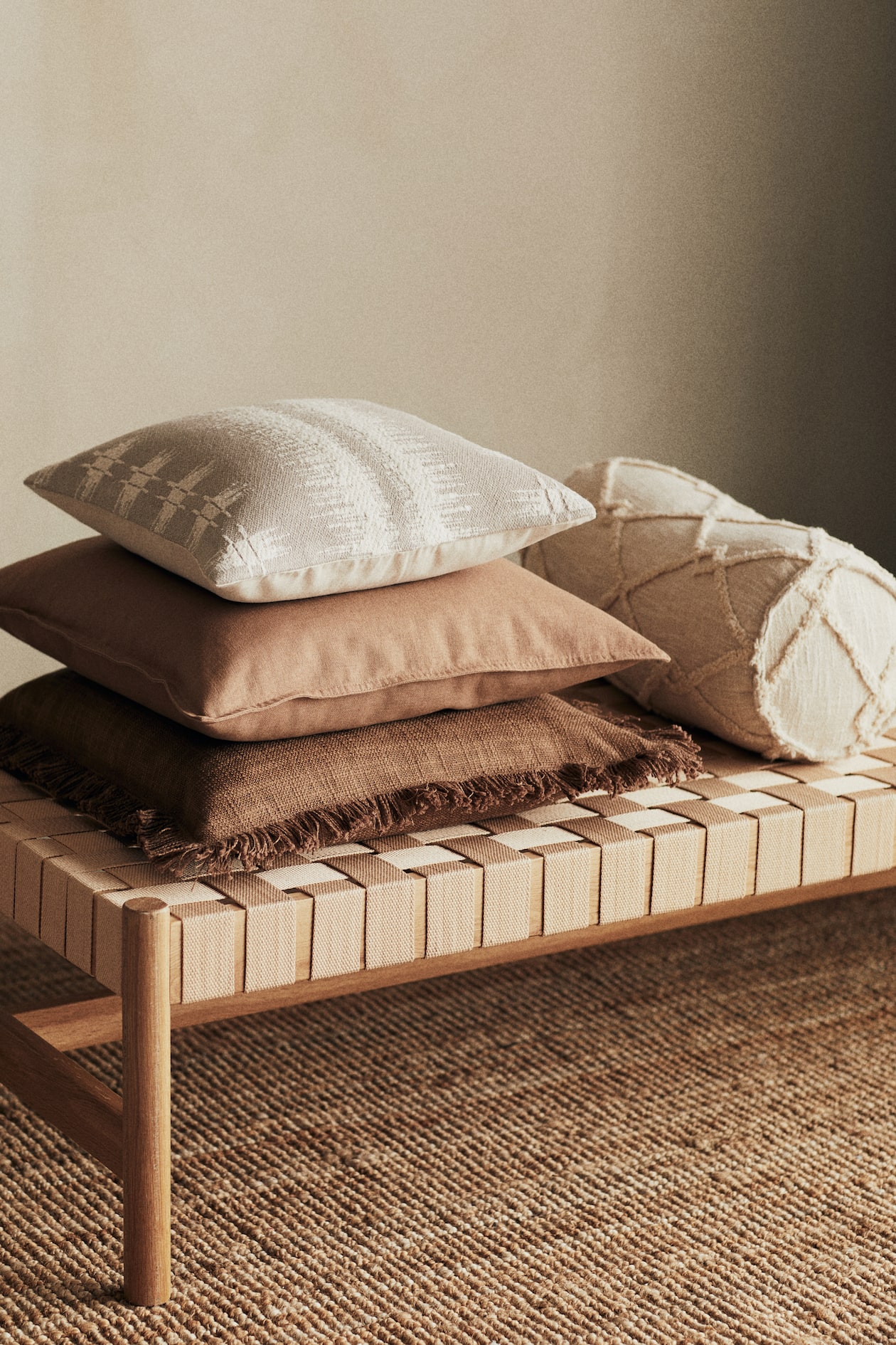 Textured-Weave Cushion Cover - Light beige/patterned - Home All | H&M US