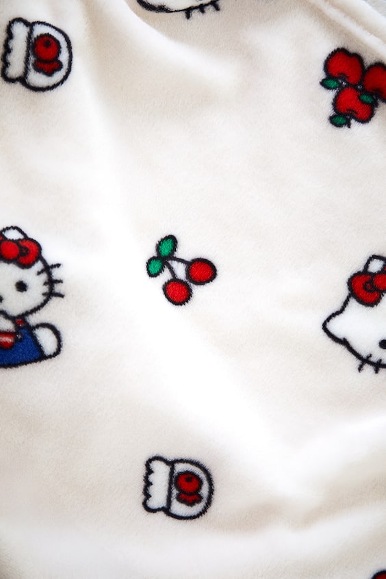Patterned Fleece Blanket - Light beige/Hello Kitty - Home All | H&M US