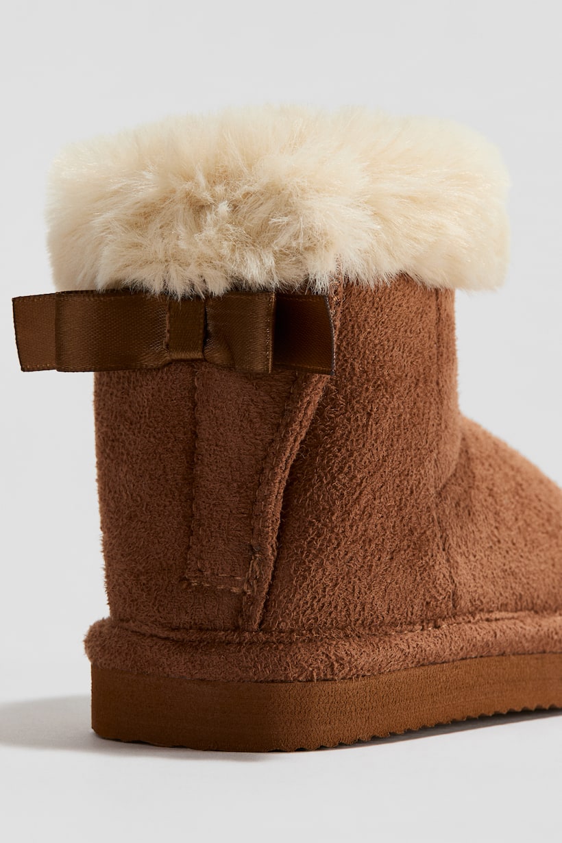 Botas con forro en pelo sintético - Café - Kids | H&M MX