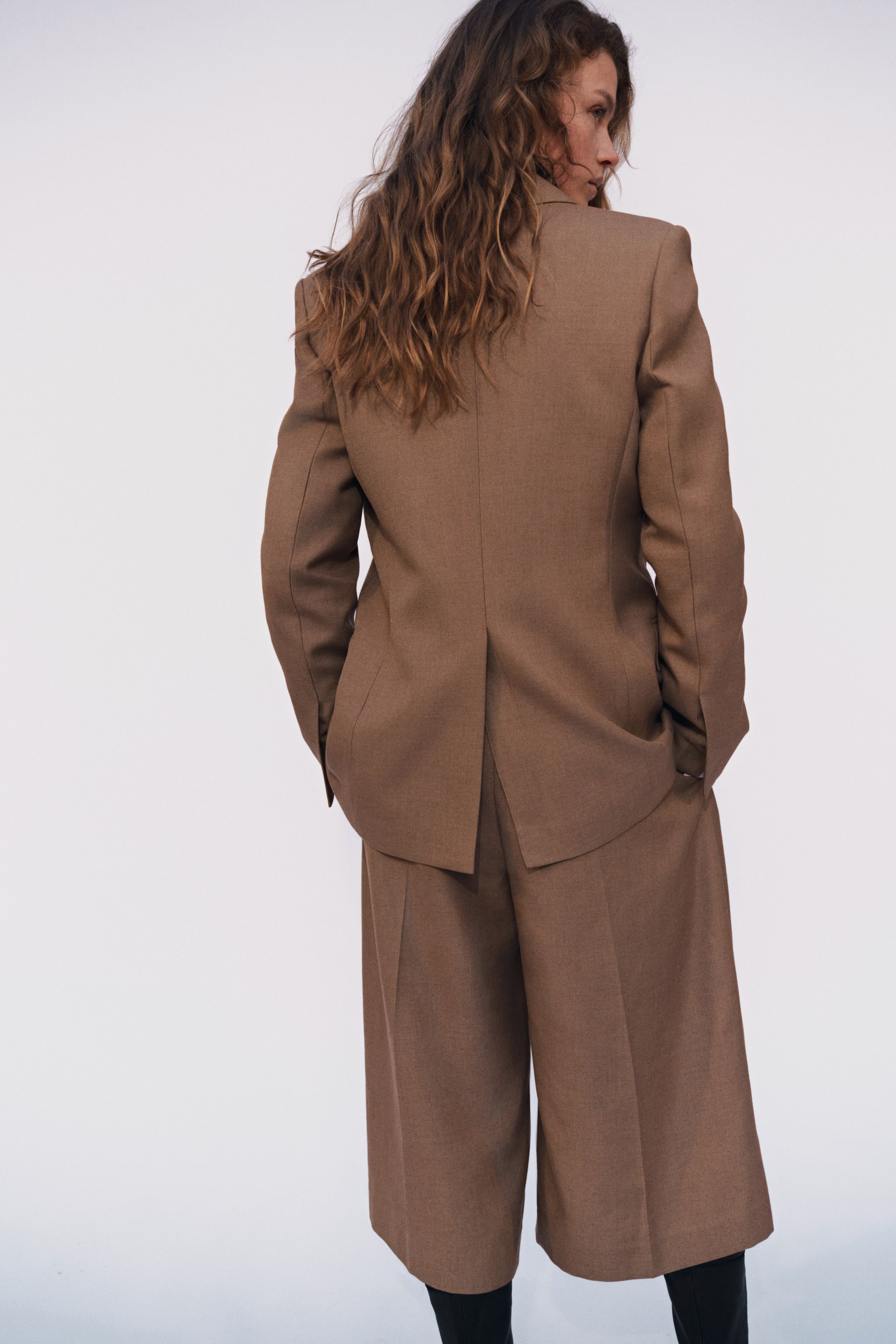 Long twill blazer - Dusty beige - Ladies | H&M IE