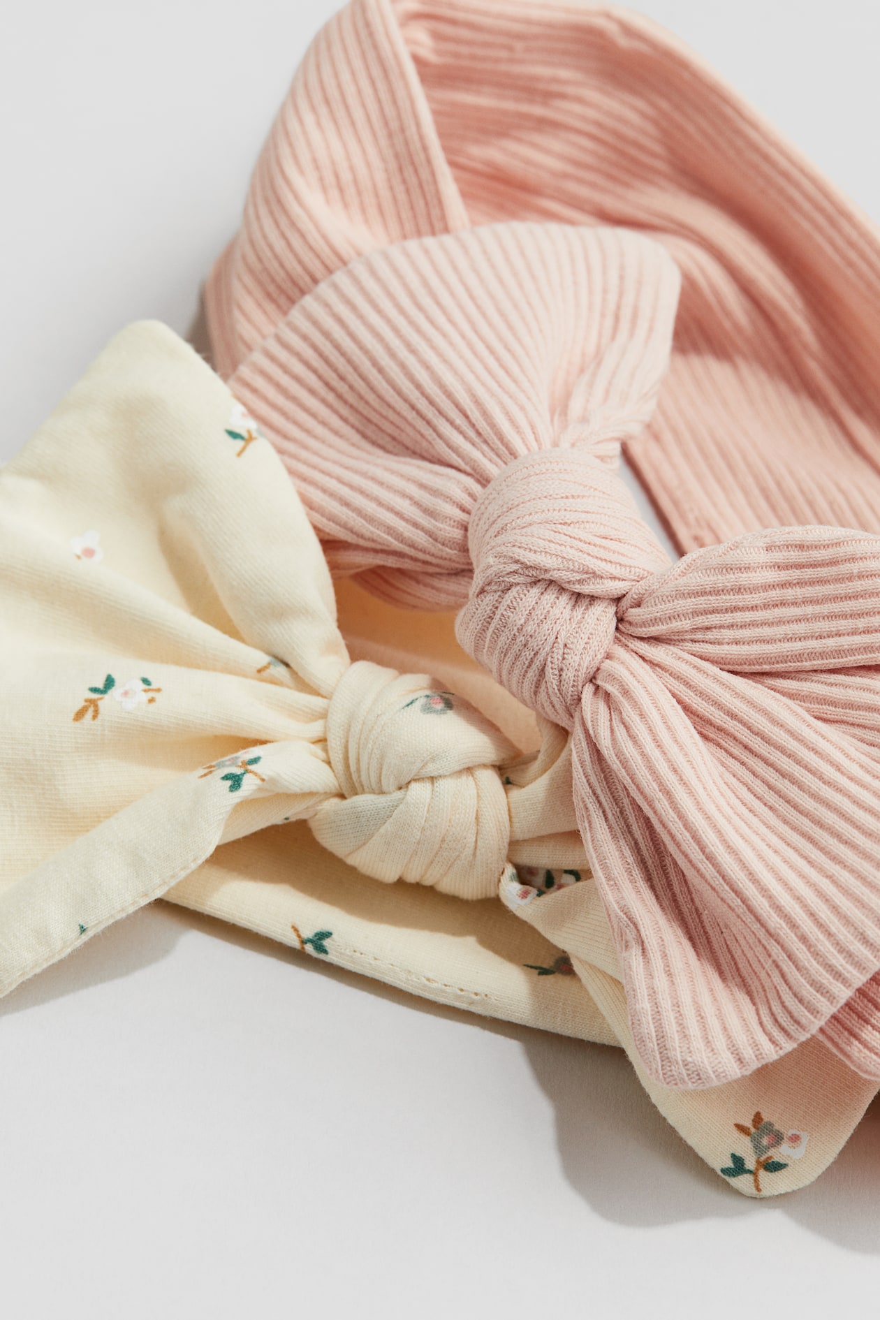 Set van 2 haarbanden met strik - Lichtroze/bloemen - KINDEREN | H&M NL