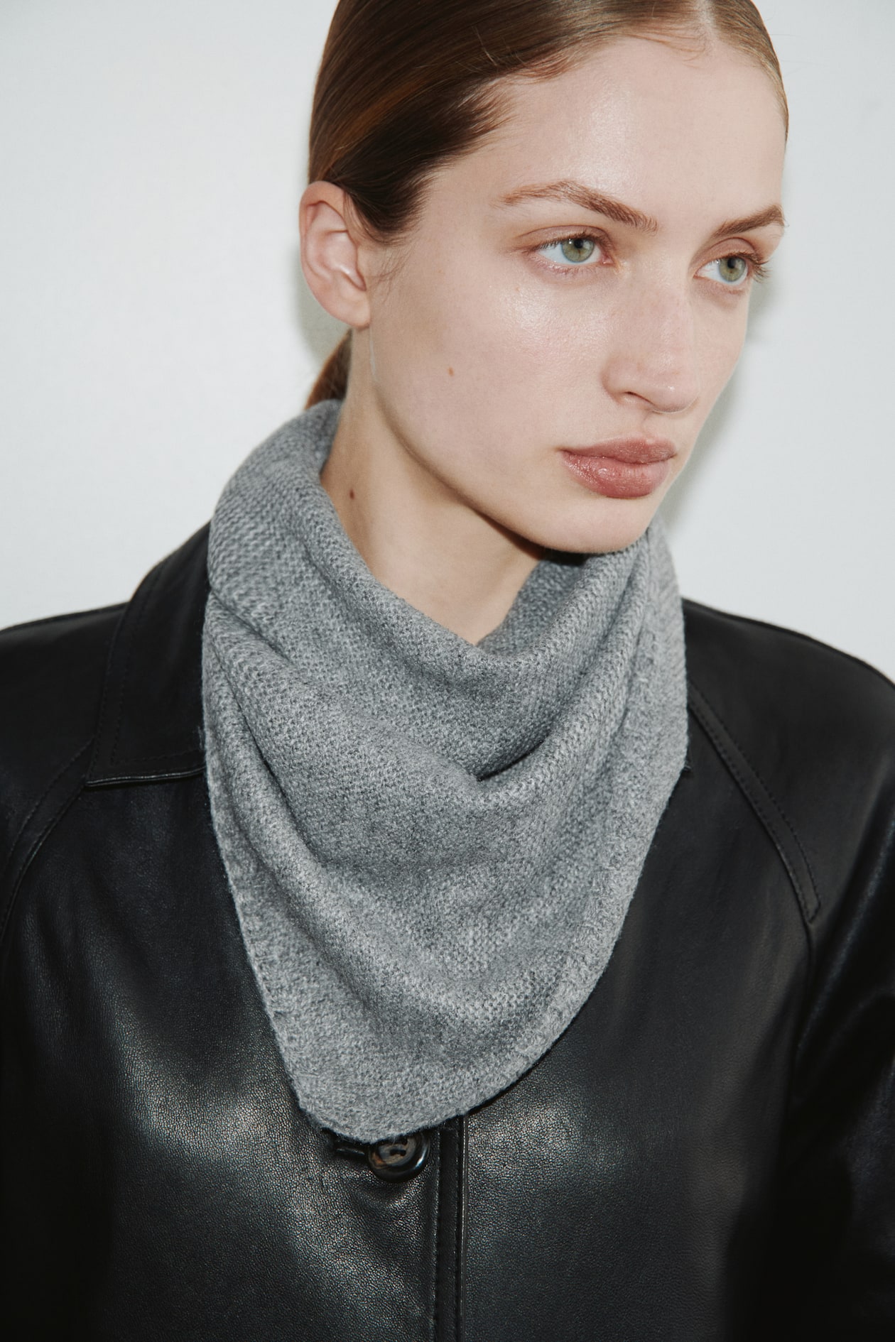 Foulard triangulaire au point mousse - Gris chiné - FEMME | H&M BE