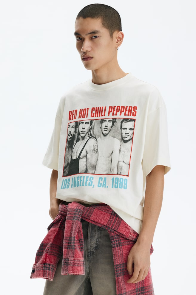 Oversized Fit T-shirt - Cream/Red Hot Chili Peppers - Men | H&M US