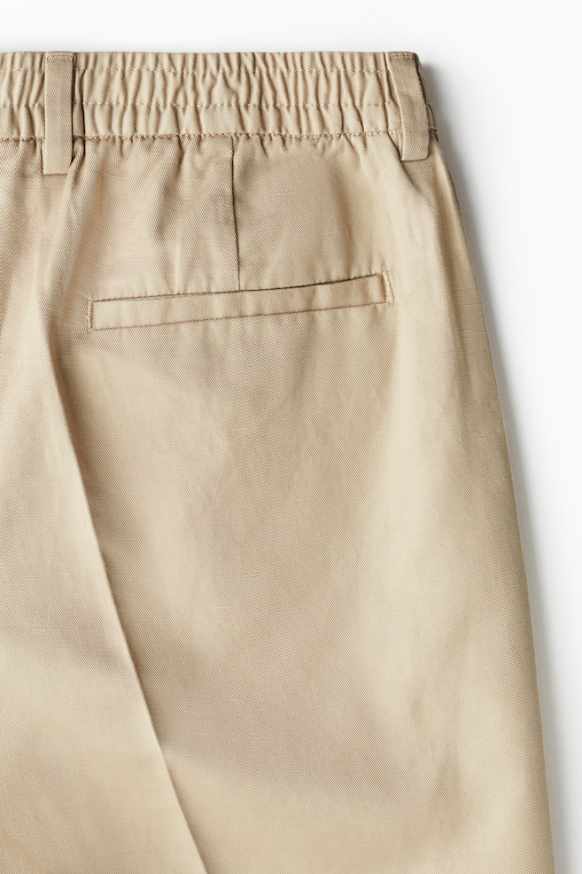 Regular Fit Crease-leg shorts - Beige - Men | H&M IN