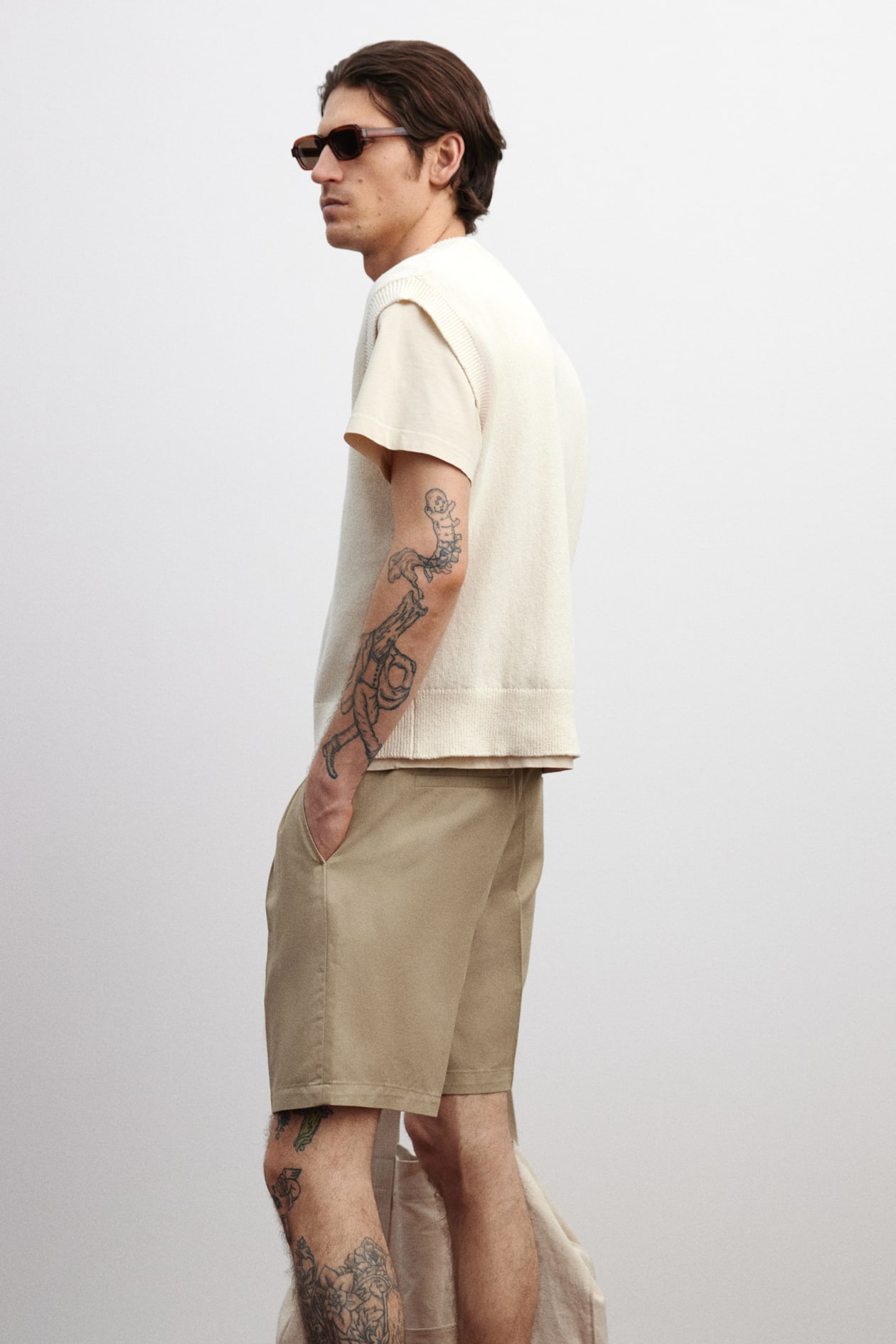 Regular Fit Crease-leg shorts - Beige - Men | H&M IN