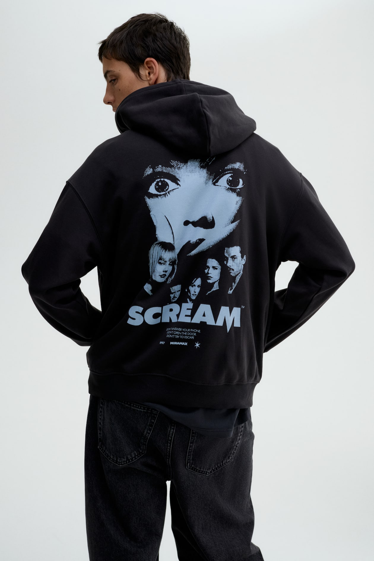 Loose Fit Printed hoodie - Black/Scream - Men | H&M IN