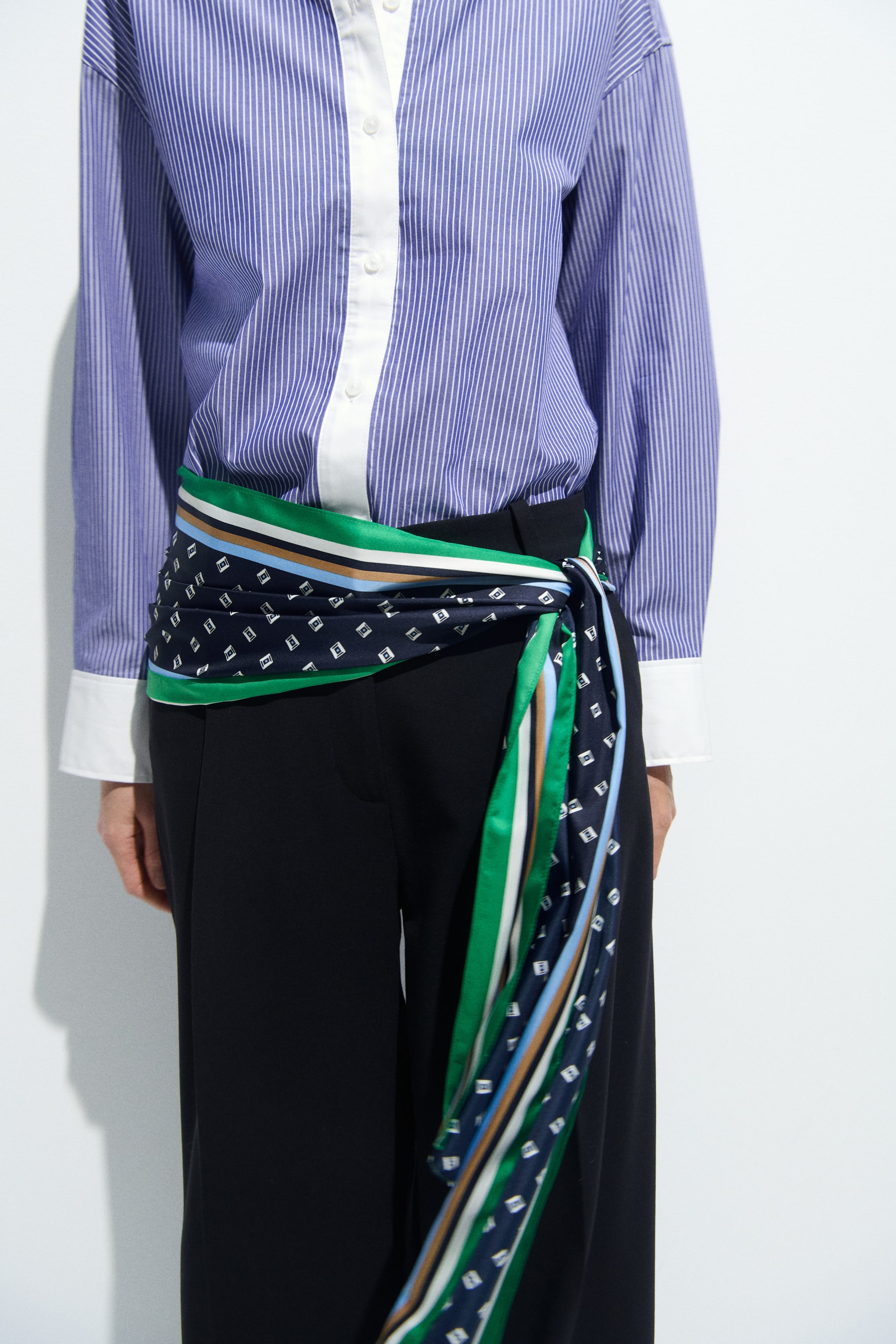 Printed scarf - Navy blue/Patterned - Ladies | H&M HK