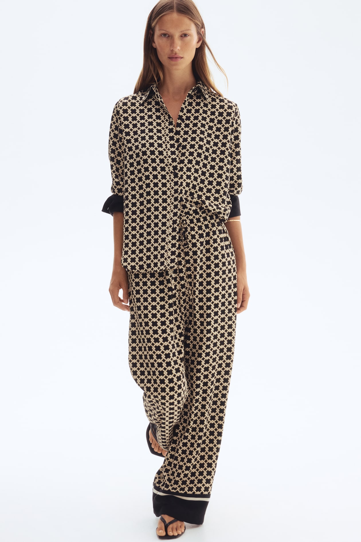 Women's Black/Patterned Patterned drawstring trousers | H&M GB