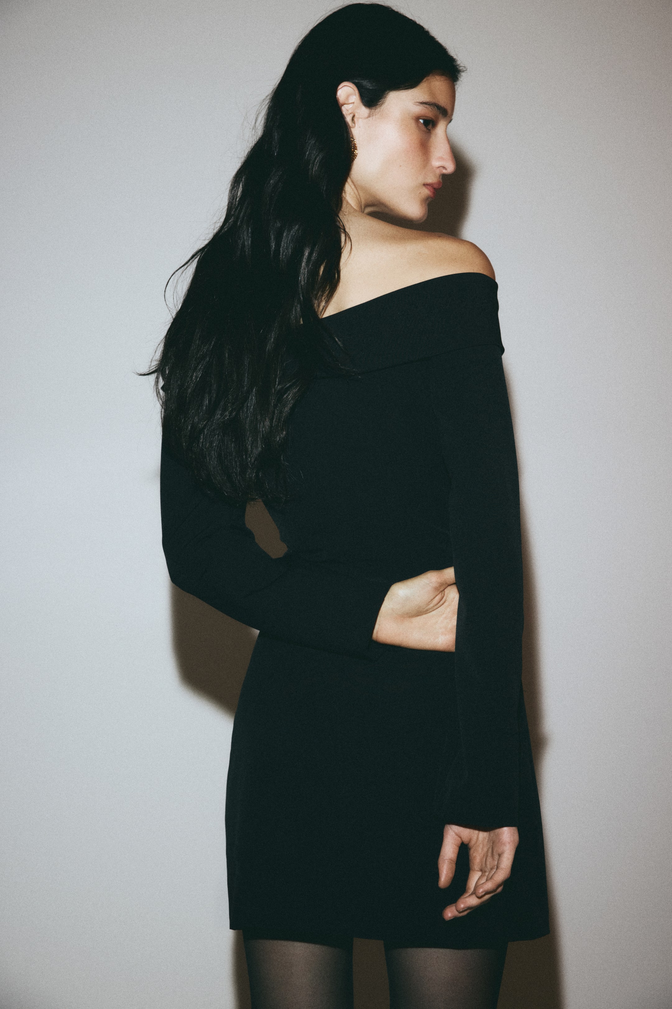 Robe épaules nues à effet croisé - Noir - FEMME | H&M CA