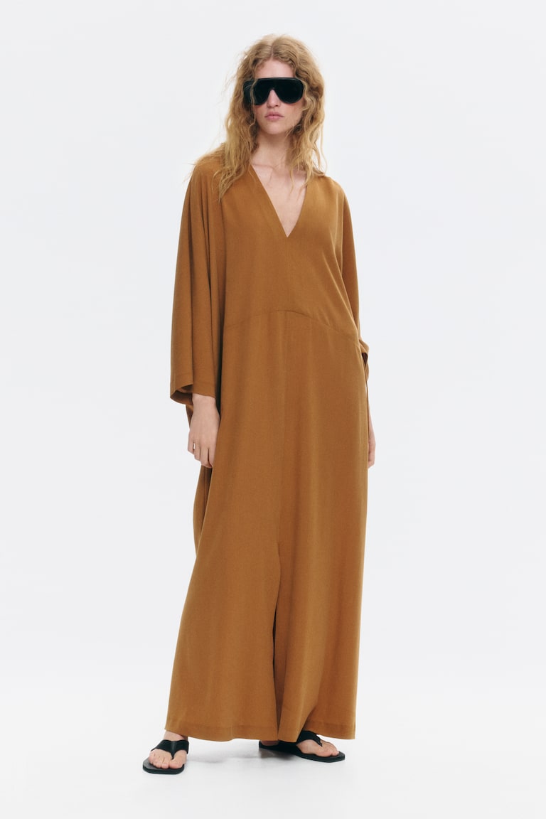 Ü50-Frauen wissen: Dieses edle Crêpe-Kleid von H&M verleiht sofort Stil