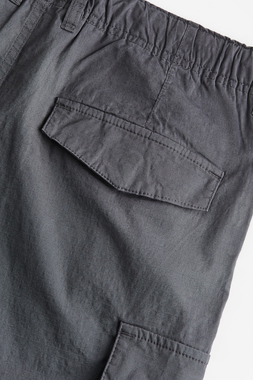 Regular Fit Ripstop cargo trousers - Dark grey - Men | H&M IN