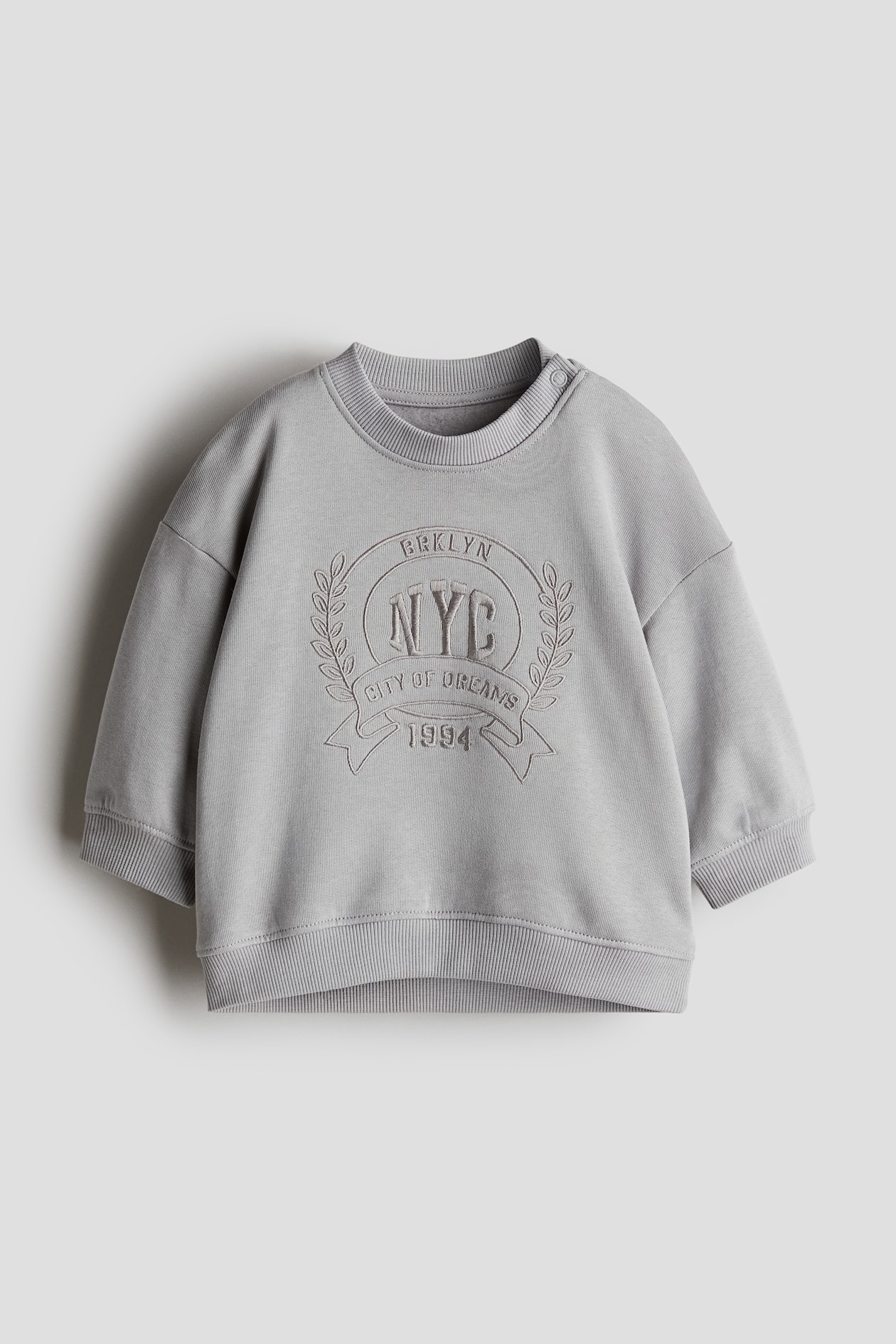 Motif detail Sweatshirt Light Grey NYC Kids H M GB motif-detail-sweatshirt-light-grey-nyc-kids-h-m-gb