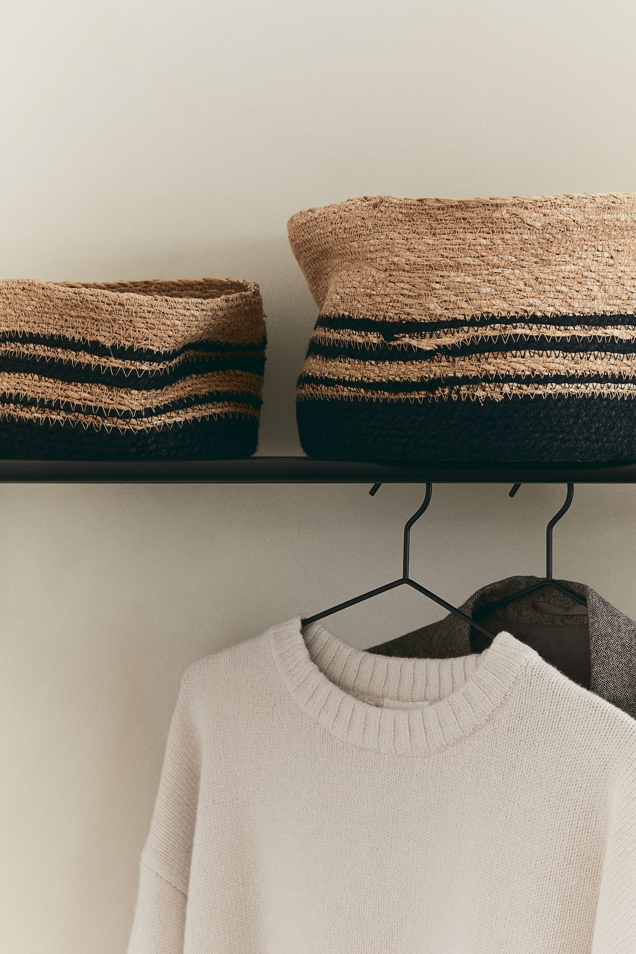 Brown/Striped Braided straw lidded basket at H&M Home | H&M GB