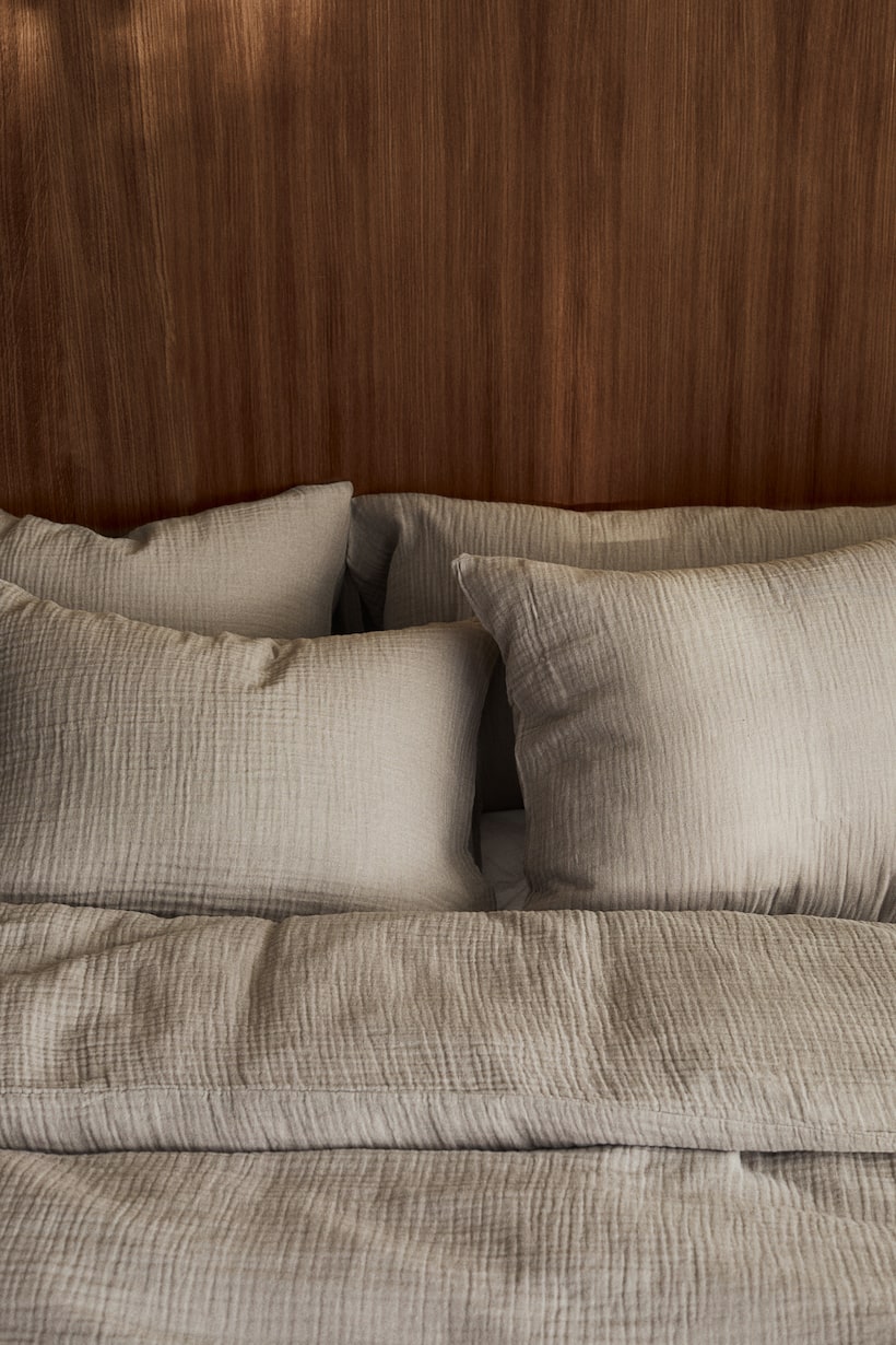 Muslin King/Queen Duvet Cover Set - Light taupe - Home All | H&M US