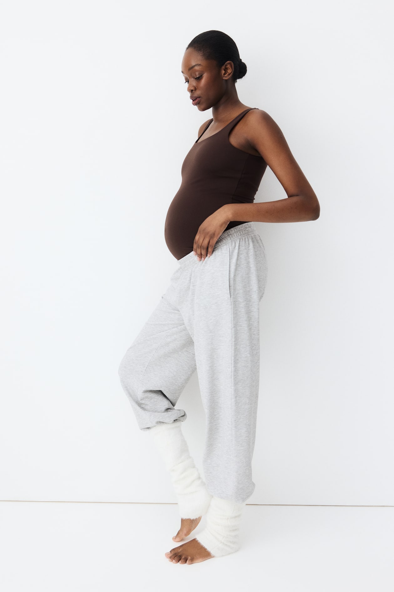 Women's Dark brown MAMA Sports vest top with SoftMove™ | H&M