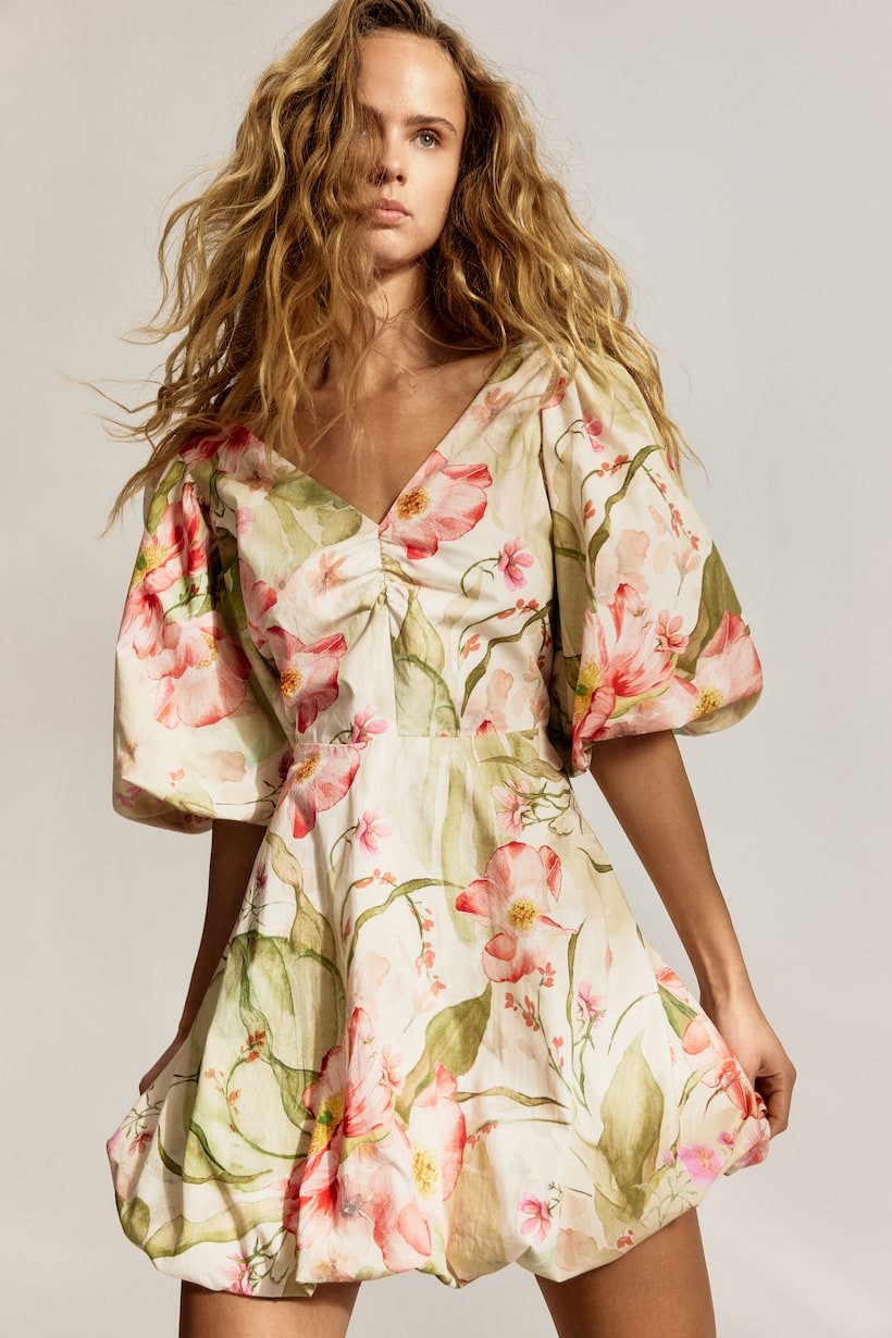 Robe bouffante avec dos à nouer - Blanc/fleuri - FEMME | H&M FR