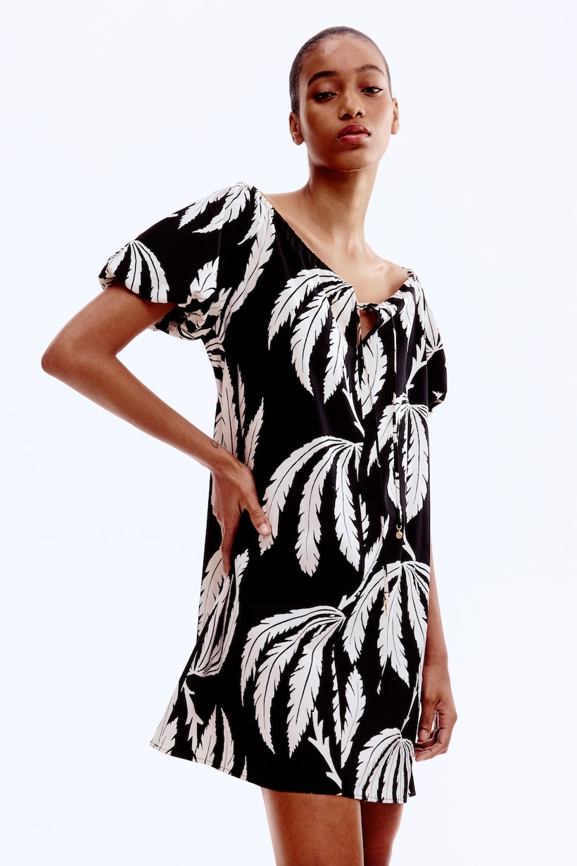 Drawstring-Neck Dress - Black/leaf-patterned - Ladies | H&M US