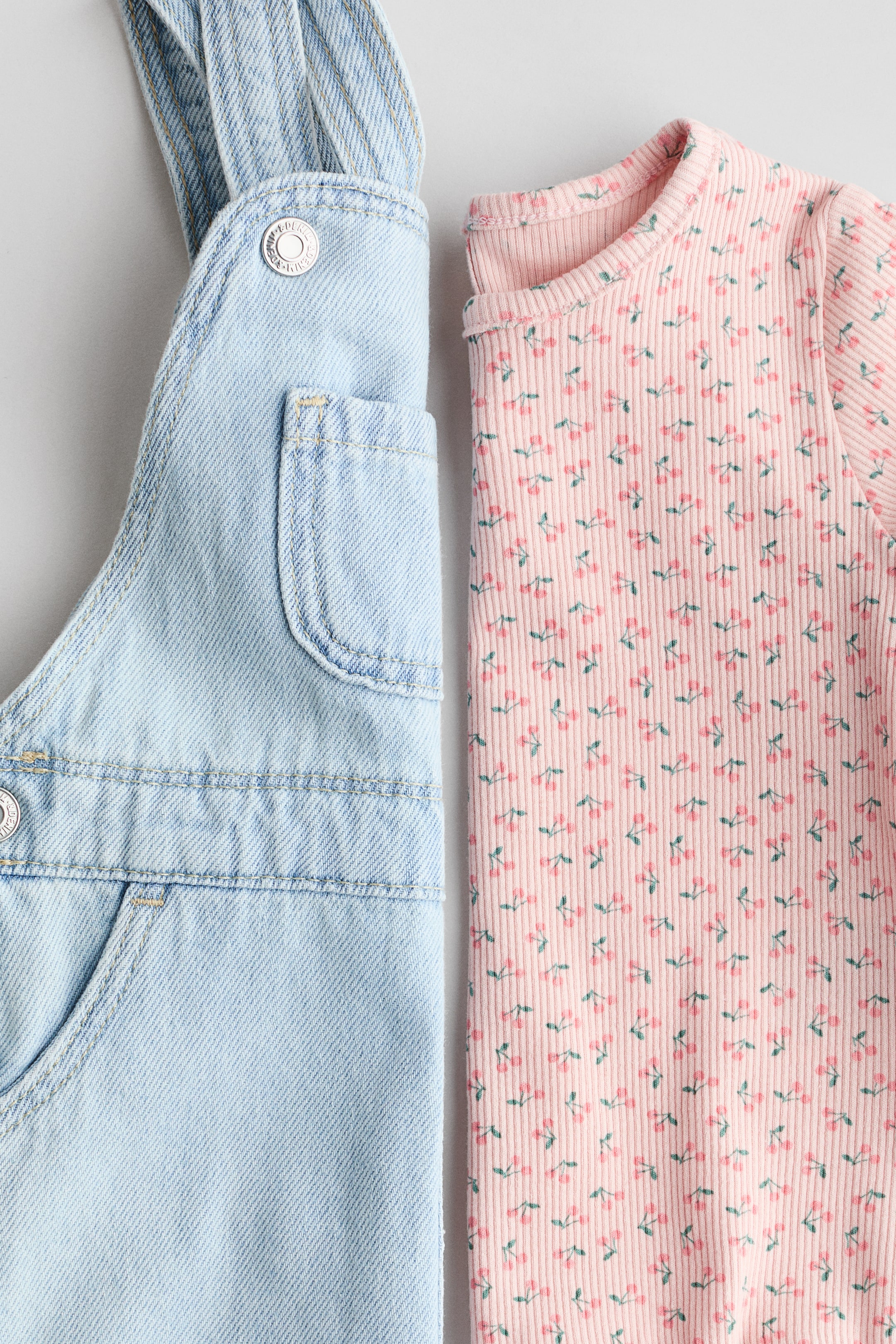 Light denim blue/pink 2-Piece Overall and Shirt Set for kids | H&M US