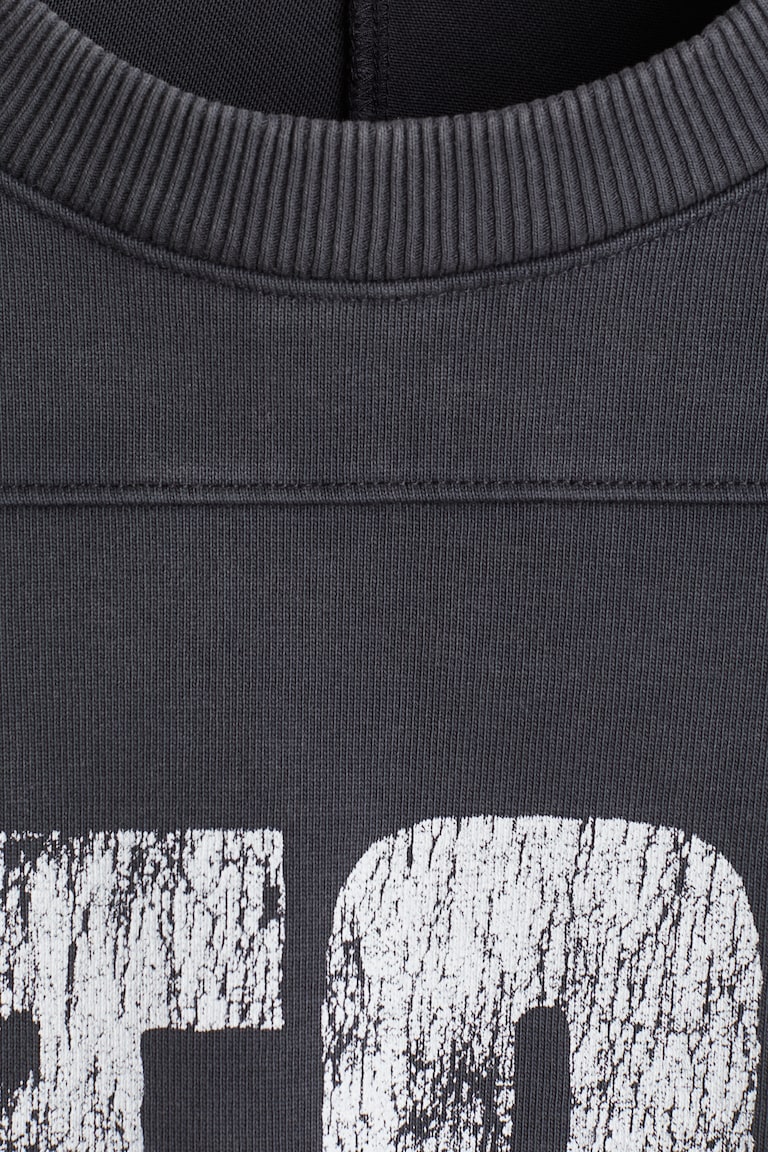 Playera corta Oversized Fit - Gris oscuro/SFCA - Men | H&M MX