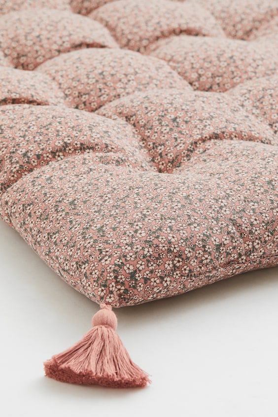 Rectangular Tasseled Cushion - Dusty rose/small flowers - Home All | H&M US
