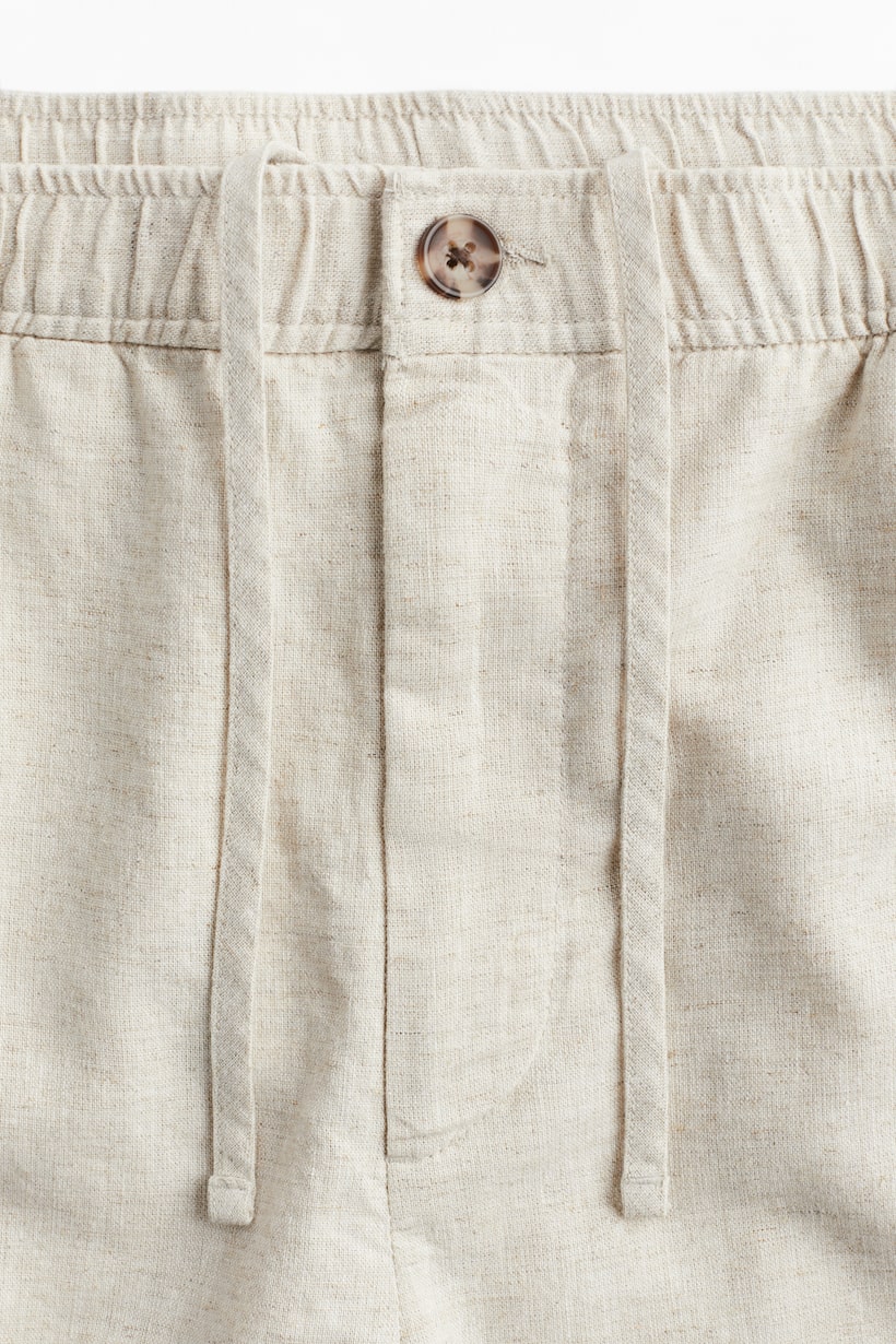 Men’s Light beige Regular Fit Linen-blend Shorts | H&M US