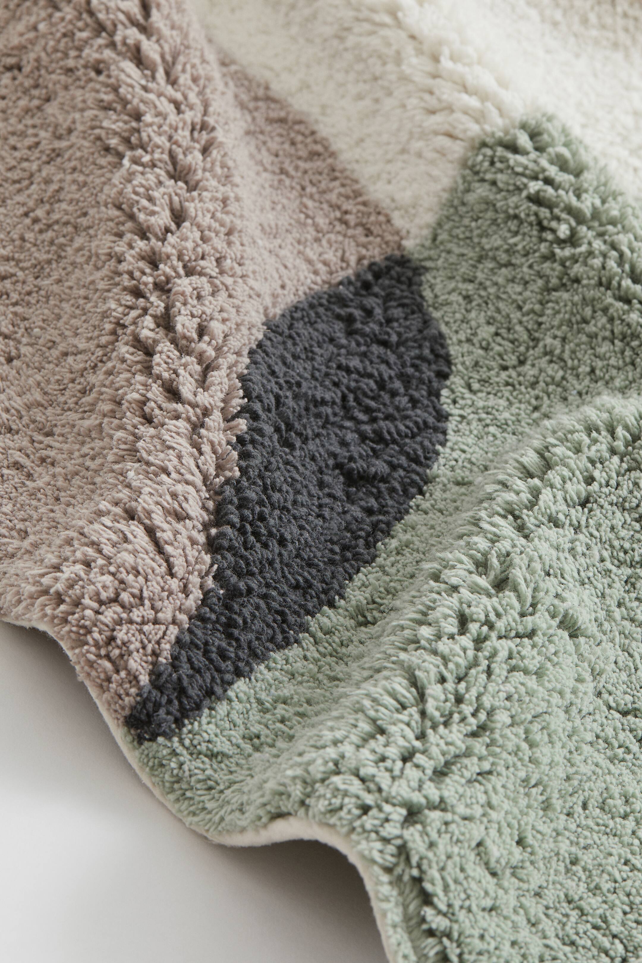 Block-coloured bath mat - Beige/Dusky green - Home All | H&M IE