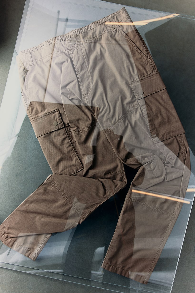 Slim Fit Ripstop cargo trousers - Dark beige - Men | H&M GB