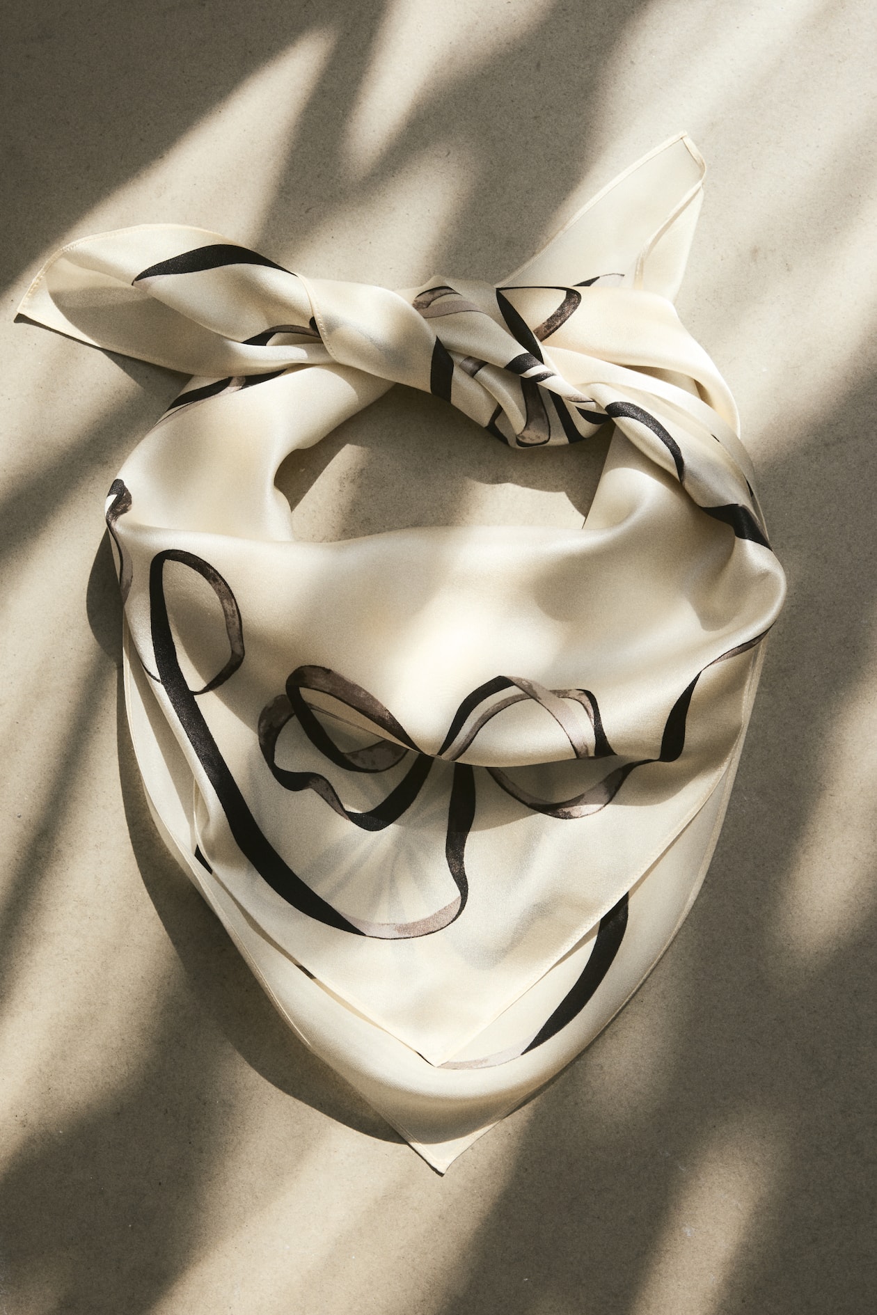 Printed silk scarf - Cream/Bows - Ladies | H&M GB