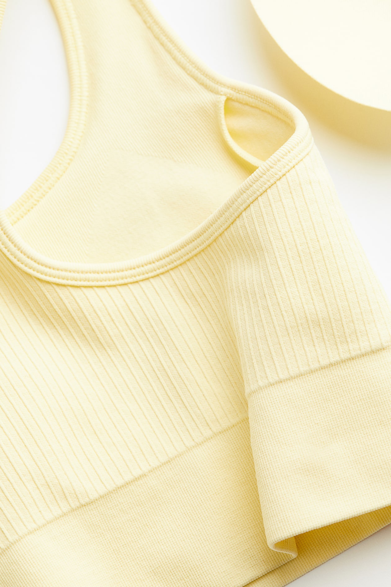 Women's Light yellow Seamless Sports Bra in DryMove™ | H&M US