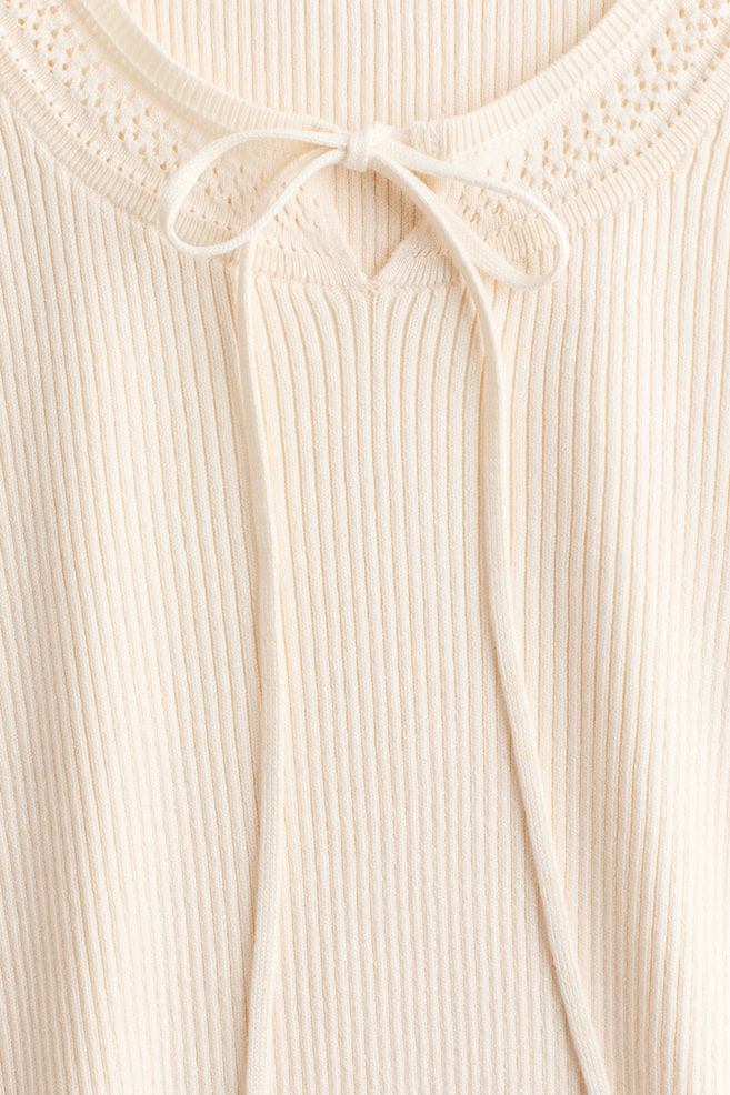 Top con olanes en tejido acanalado - Beige claro - Ladies | H&M MX