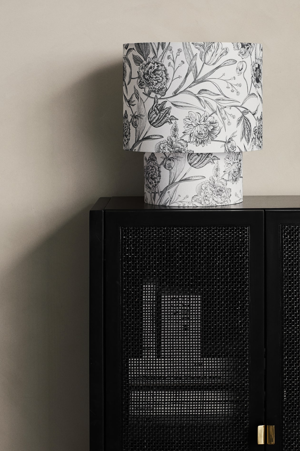 Large fabric-covered table lamp - Black/Floral - Home All | H&M GB