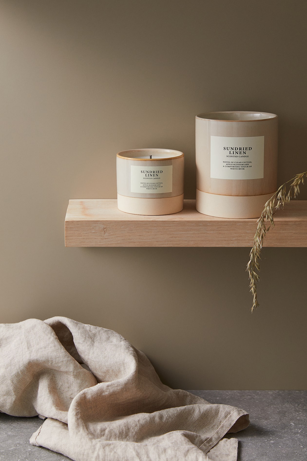 Light beige/Sundried Linen Scented Candle in Holder at H&M Home | H&M AU