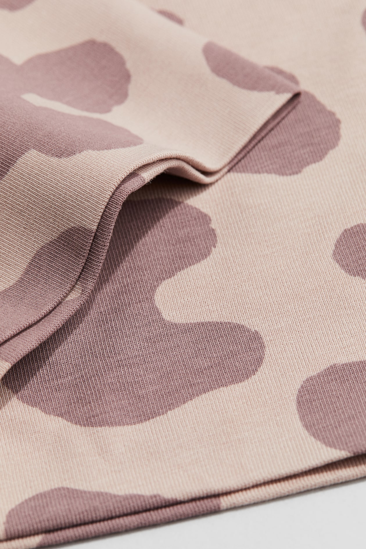 - 2-piece beanie and tube scarf set - Light dusty pink/Leopard-print ...