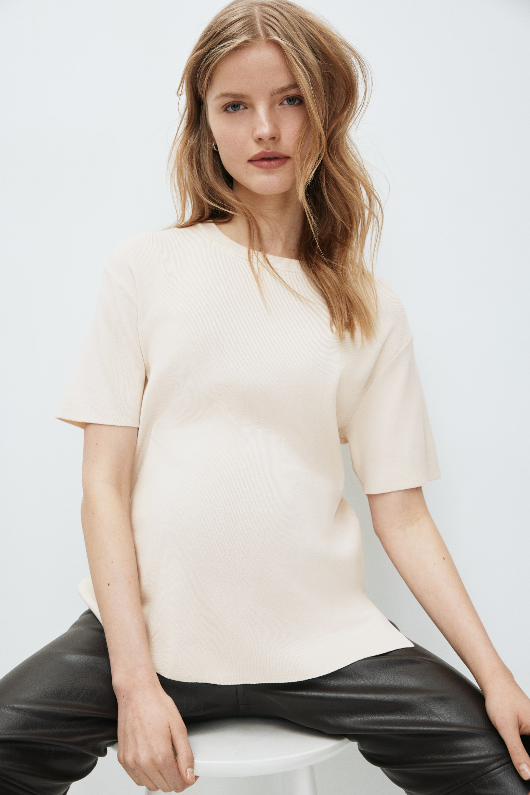 MAMA Finstrikket T-shirt - Lys beige - DAME | H&M NO